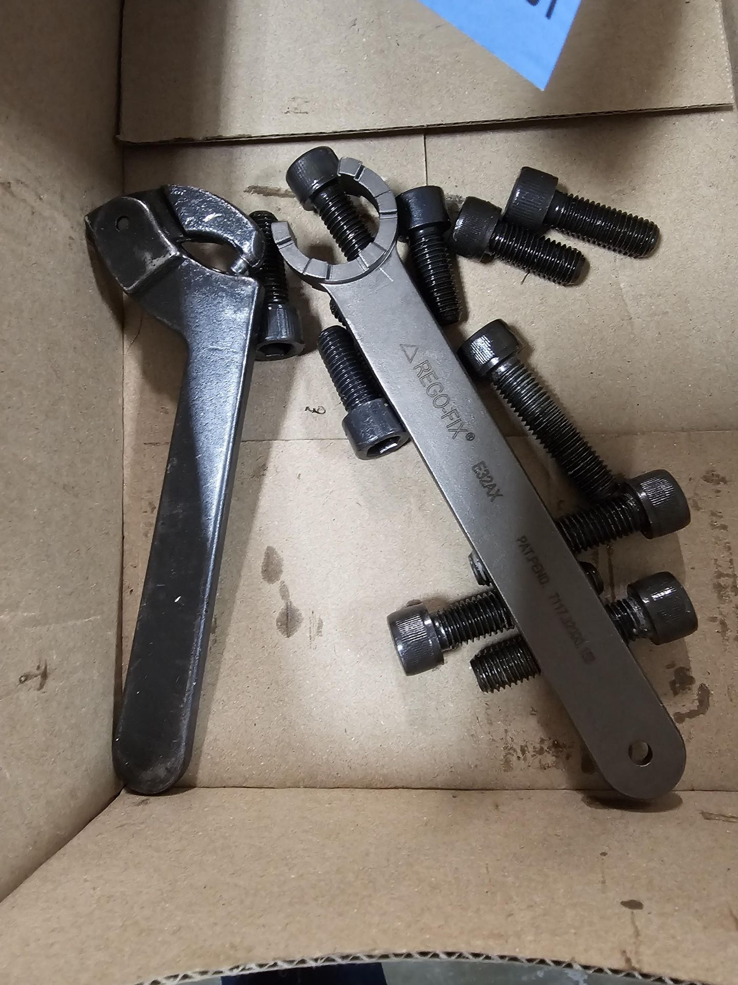 VERTICAL TYPE LIVE TOOL HOLDERS