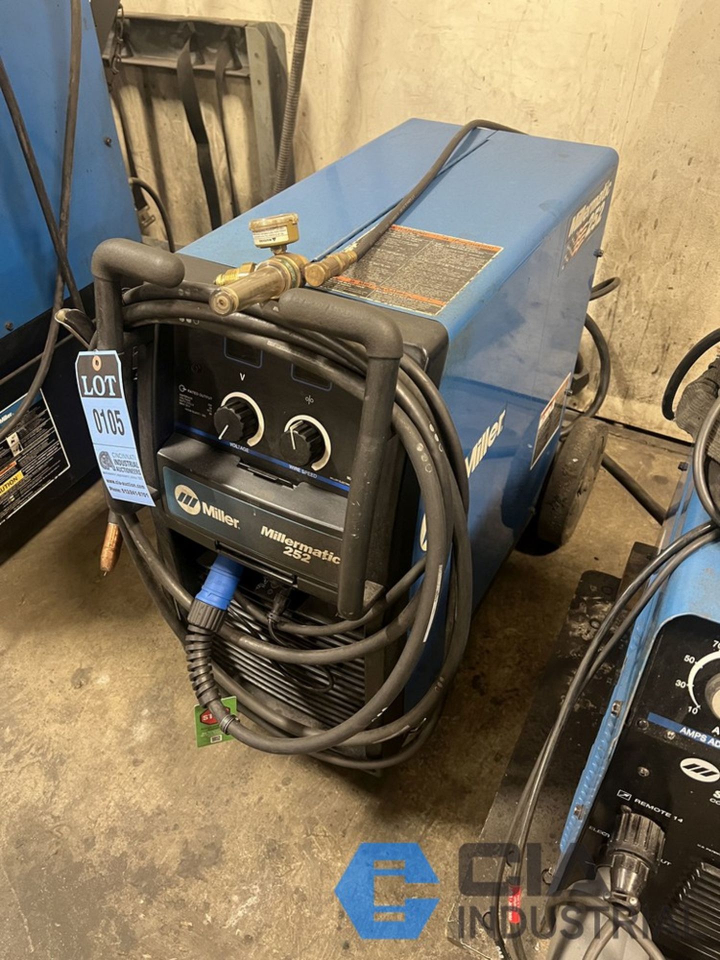 200 AMP MILLER MODEL MILLERMATIC 252 PORTABLE MIG WELDING POWER SOURCE ...