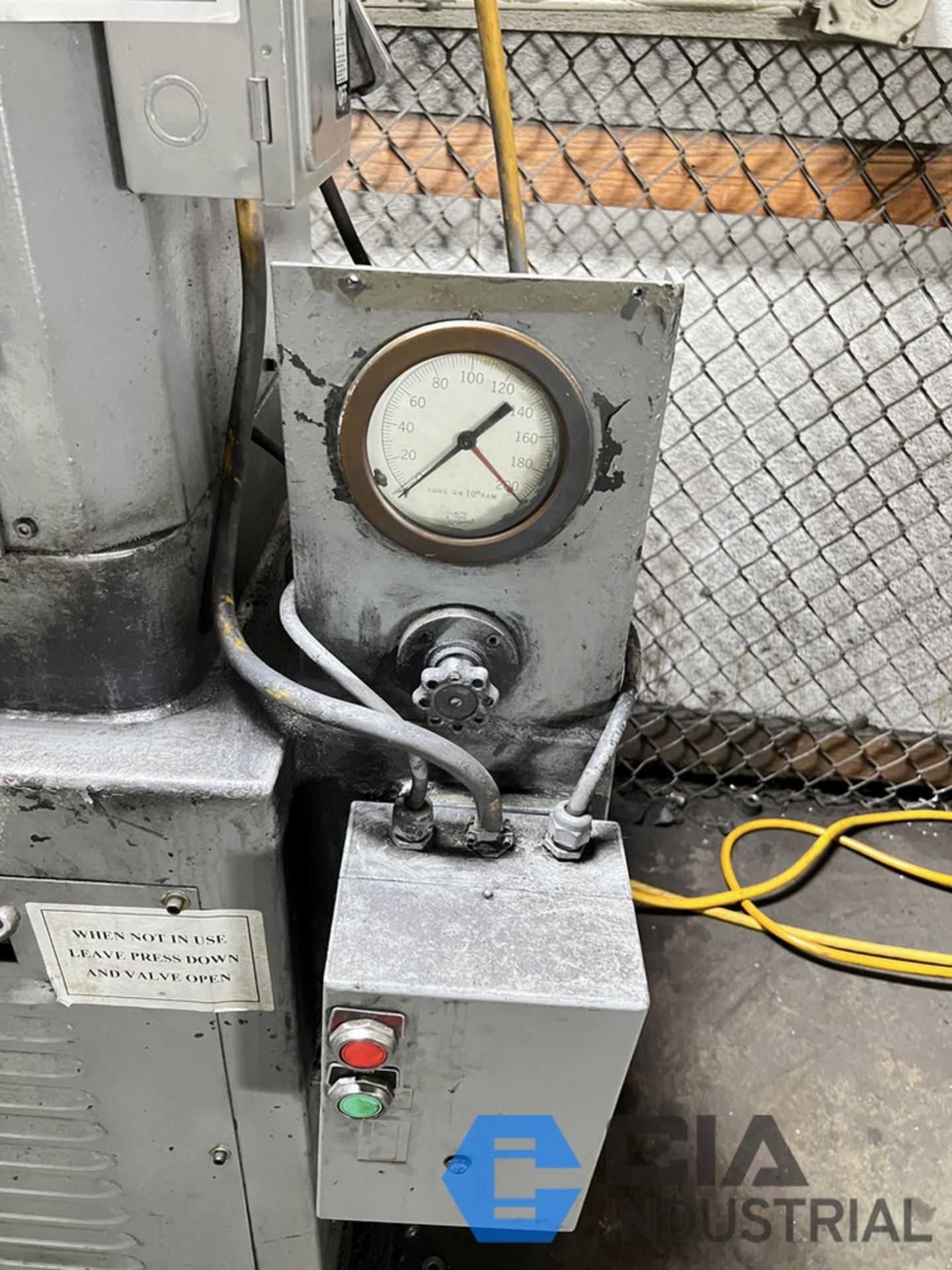 200 TON CLIFTON MODEL 2B200 FOUR-POST HOBBING PRESS; S/N 0906, 14" LEFT ...