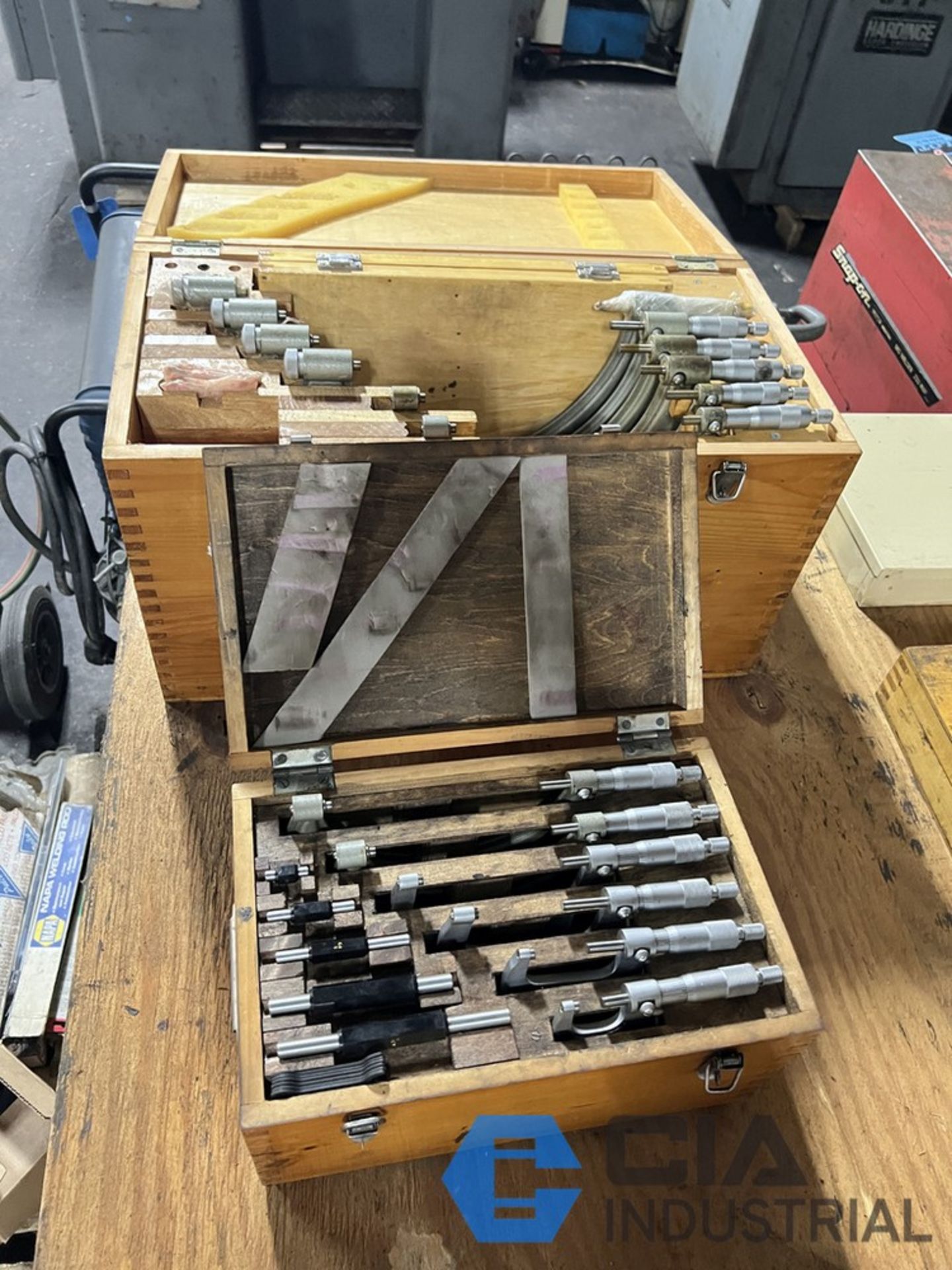 (LOT) MICROMETERS INCLUDING 6-PIECE JLR MICROMETER SET FROM 6" - 7" TO ...