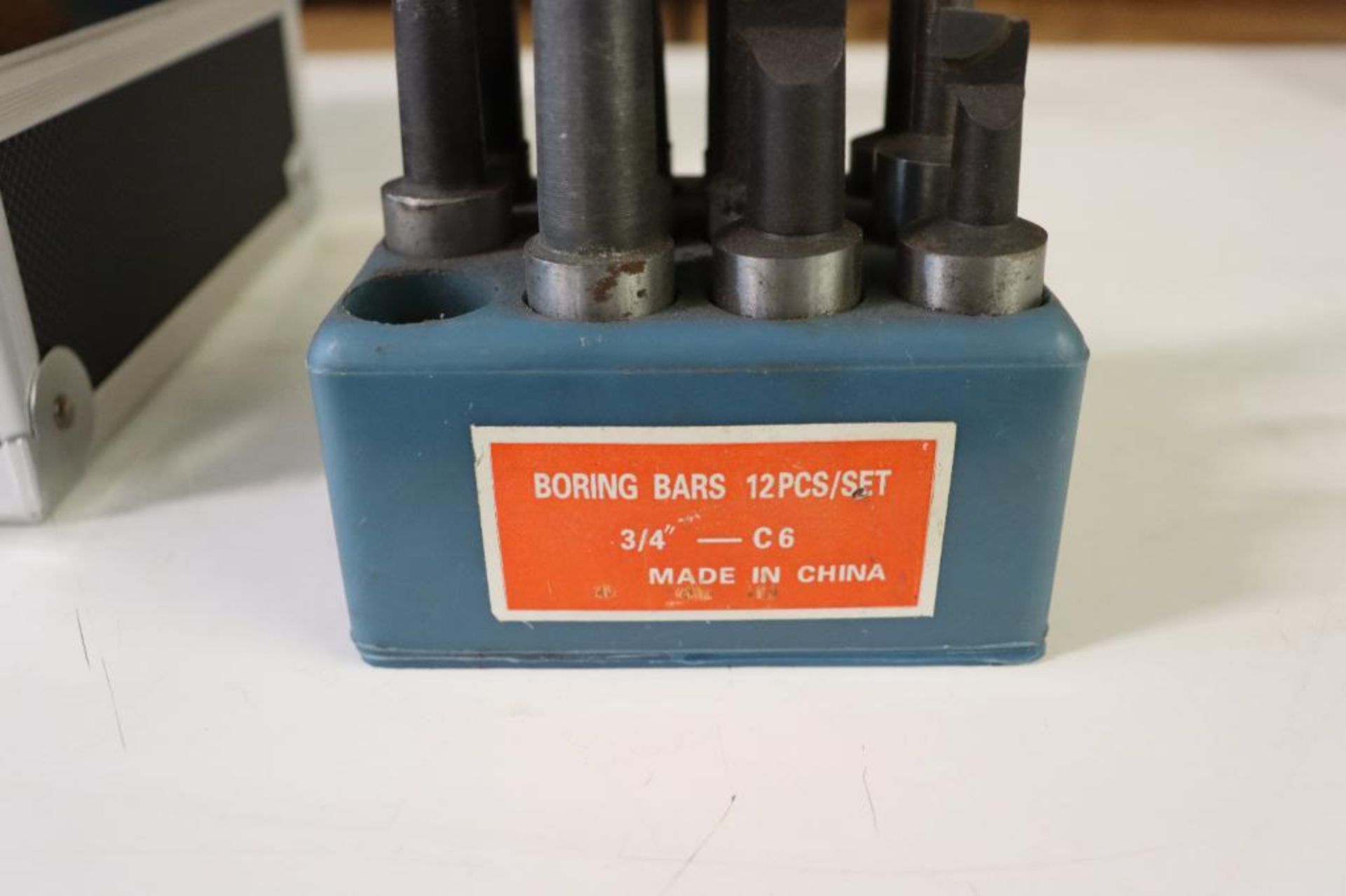 Offset boring bar w/ tooling & case, R-8 shank