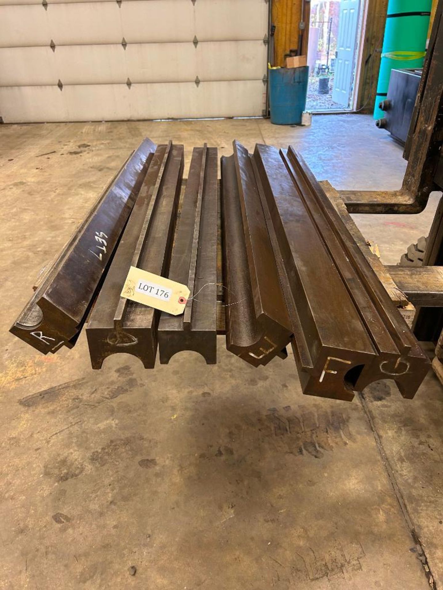 Press brake dies