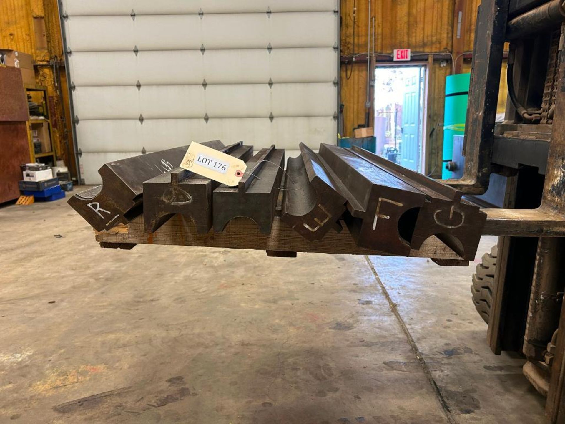 Press brake dies