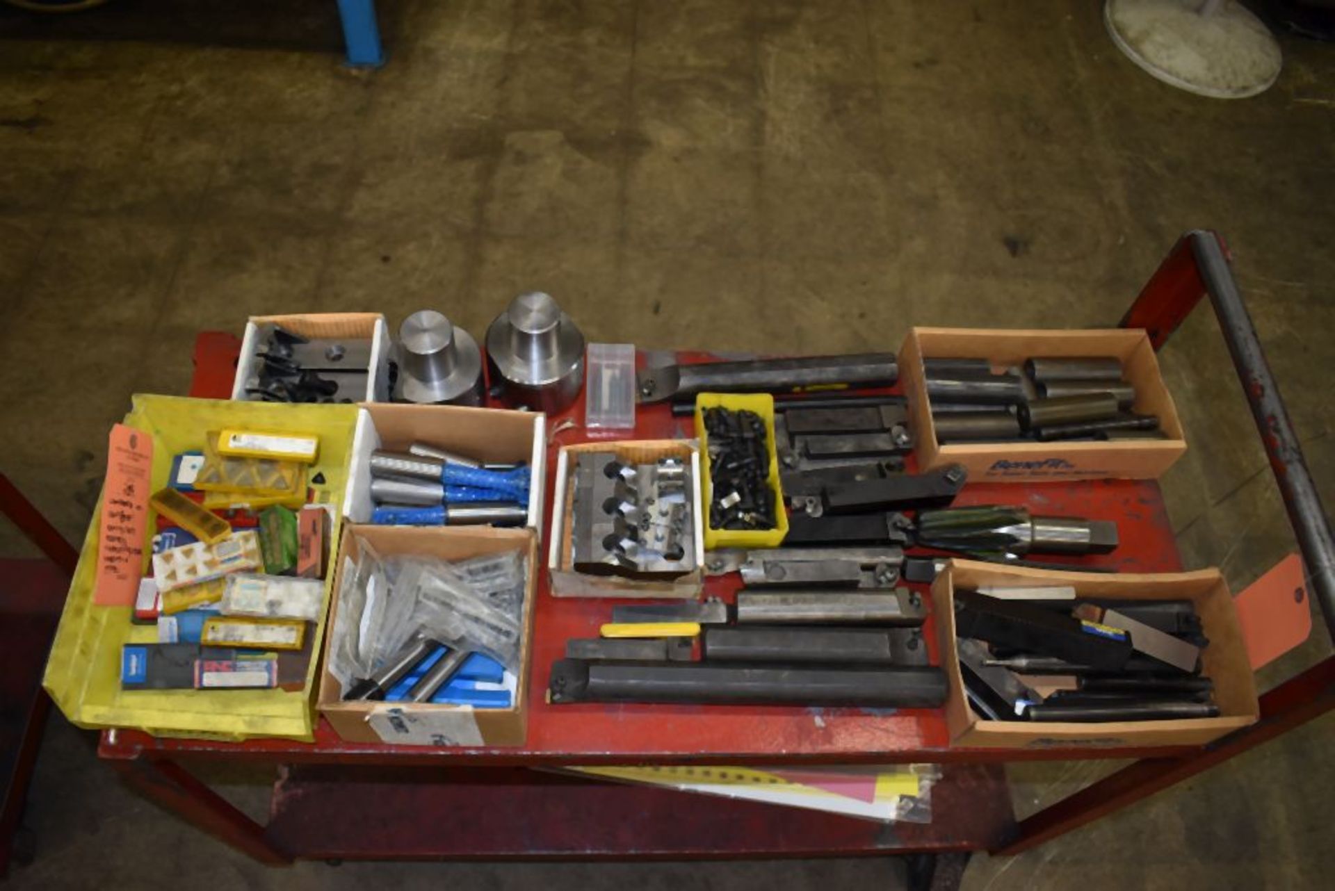 CONTENTS ON CART TOP; BORING BARS, REAMERS, THREADING TOOLS, INSERTS ...