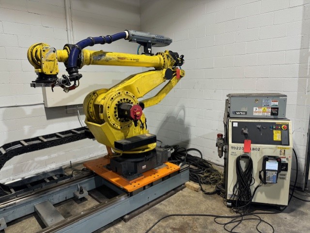 FANUC ROBOT M-900iA/260L ROBOT ON 10' FANUC GEN VI RTU WITH R-30iA ...