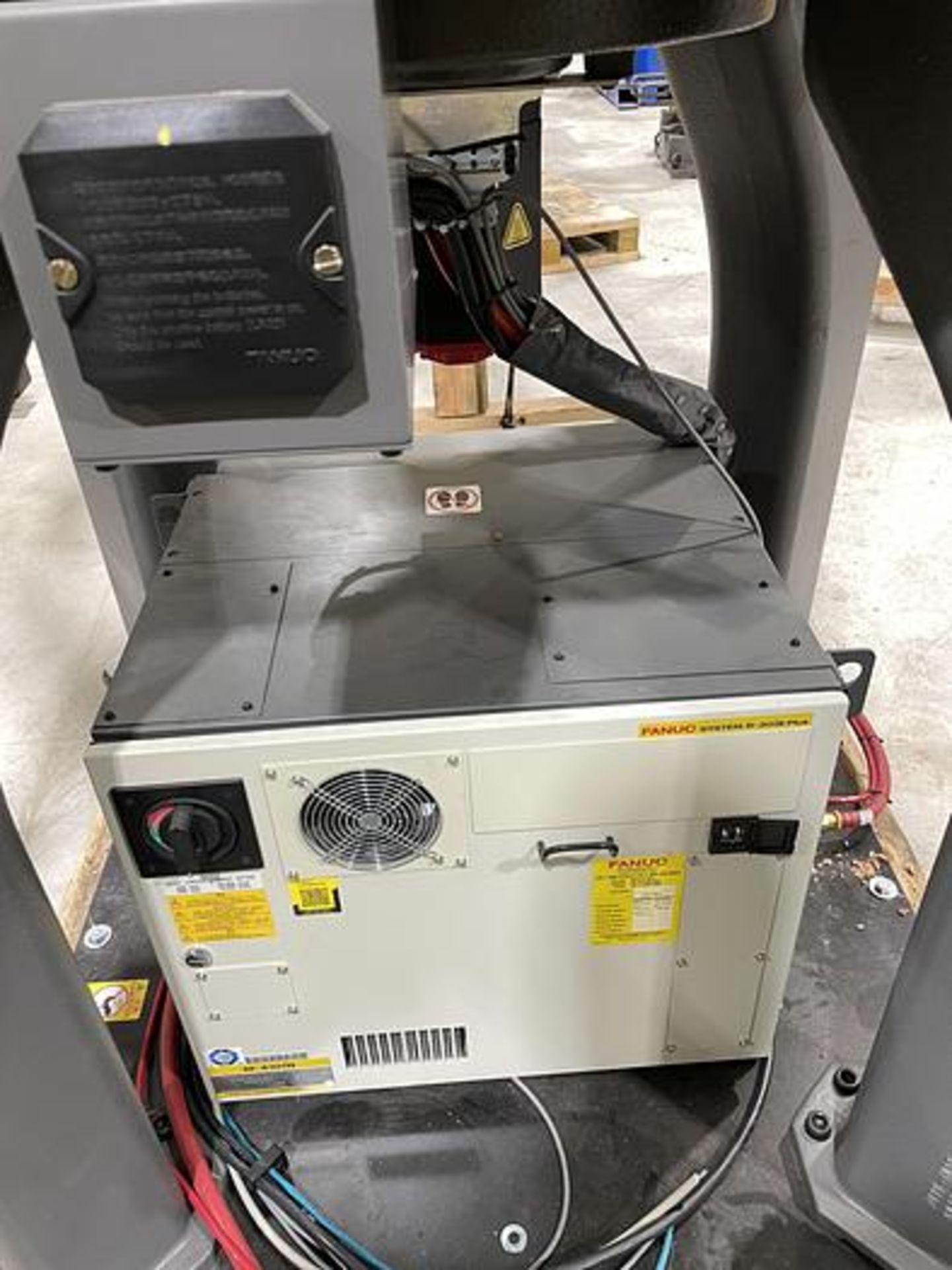 2022 FANUC ROBOT M-410iB/700 PALLETIZING ROBOT WITH R-30iB PLUS ...