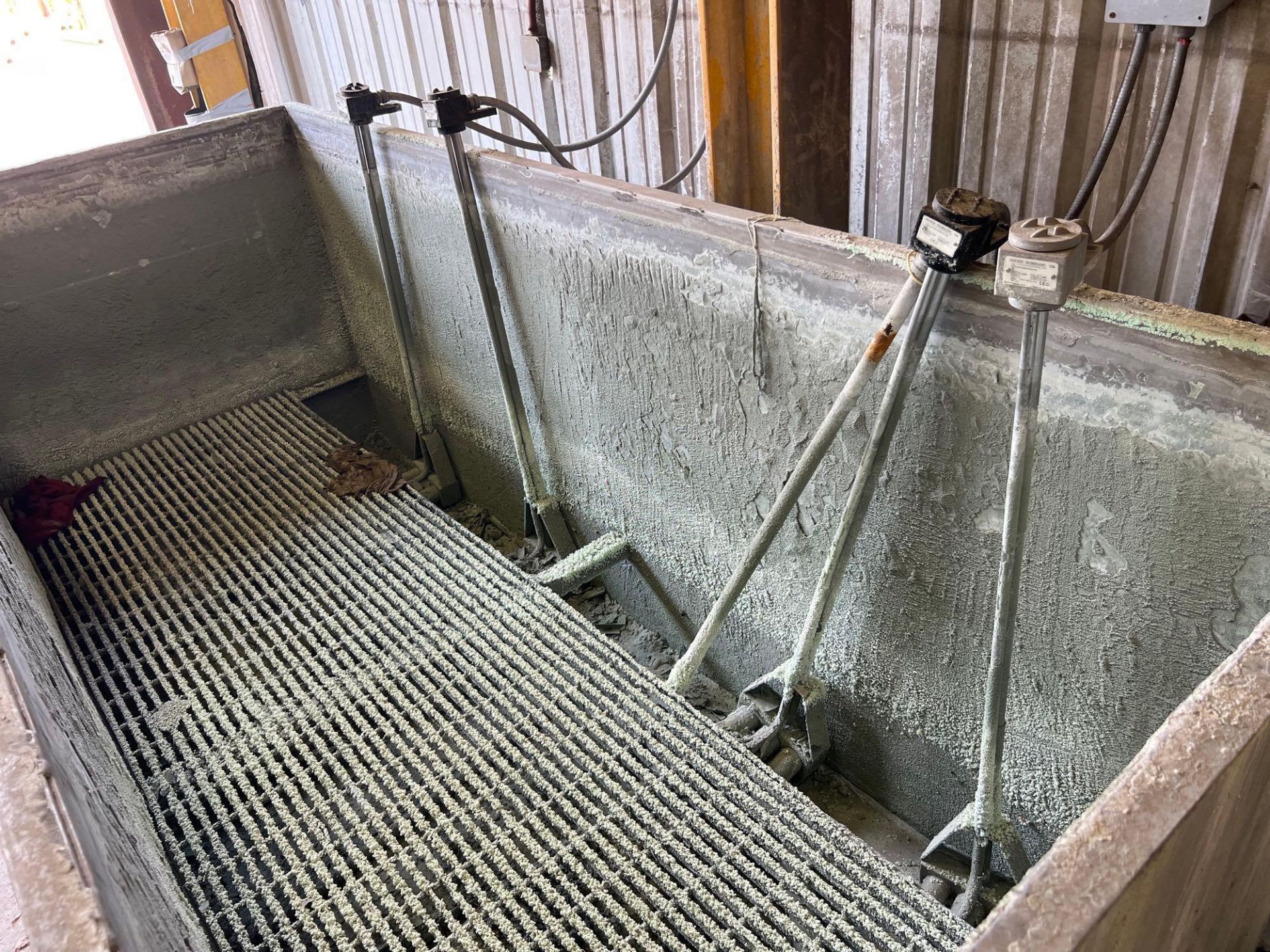 Phosphate Dip Line with Monorail Structure and Hoist System: Includes ...
