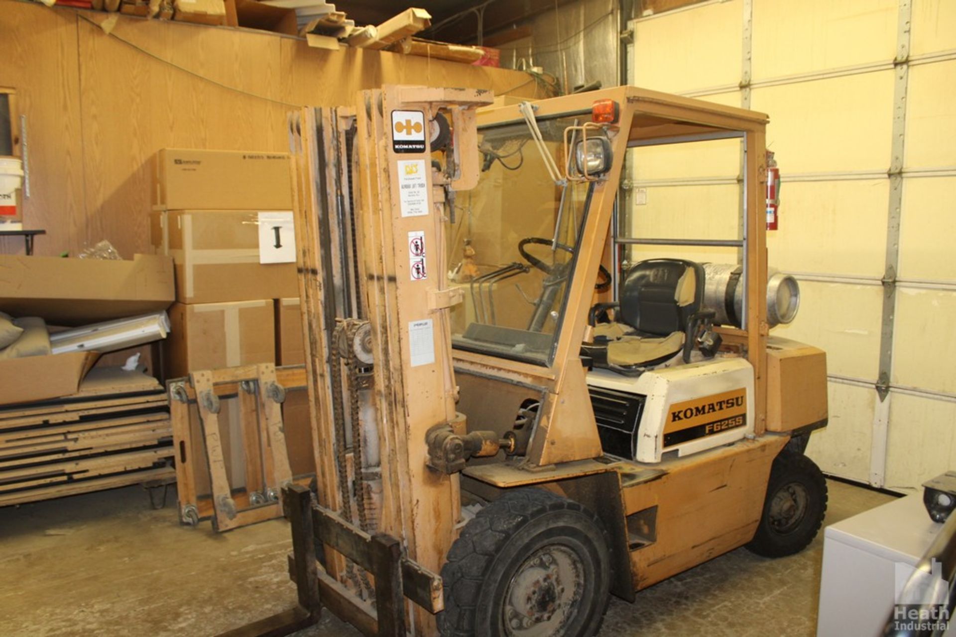 KOMATSU MODEL FG25T-8 4,500 LB LPG FORKLIFT TRUCK, S/N 142196A, 3 STAGE ...