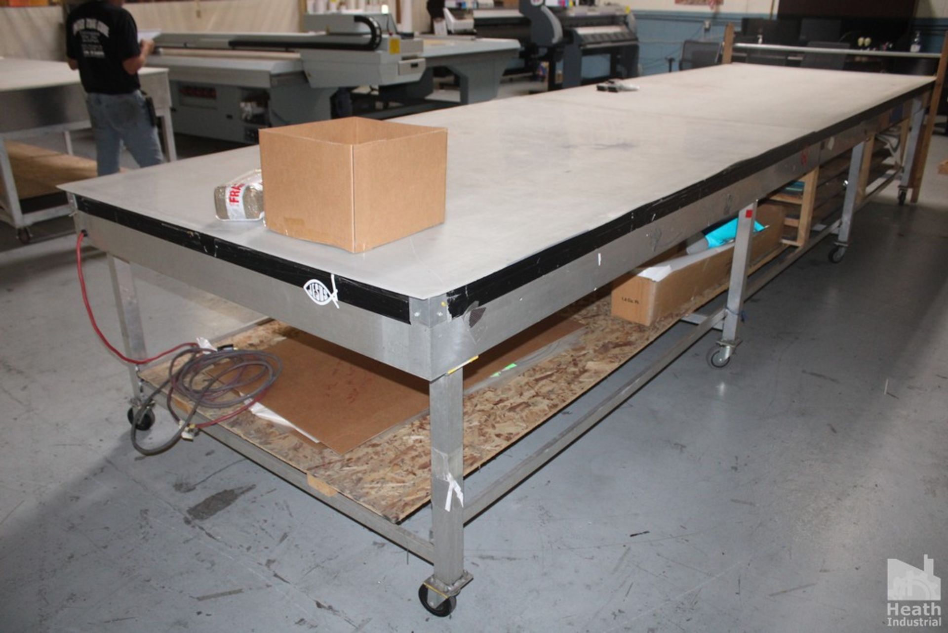 PORTABLE ALUMINUM FRAME TABLE 18' X 5' X 3'