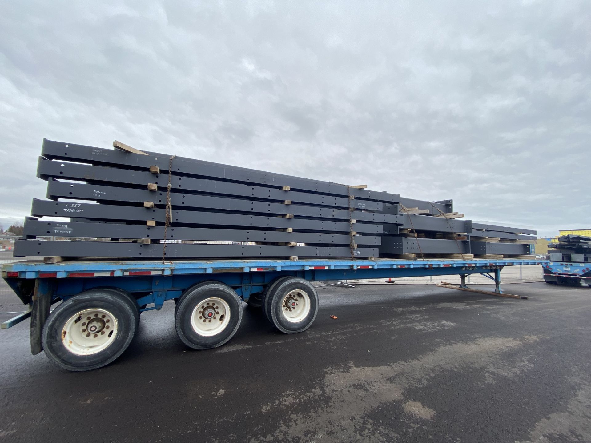 2009 53' FLATBED TRAILER, (3) AXELS, 76,000LB LOAD CAP., #33, S/N ...