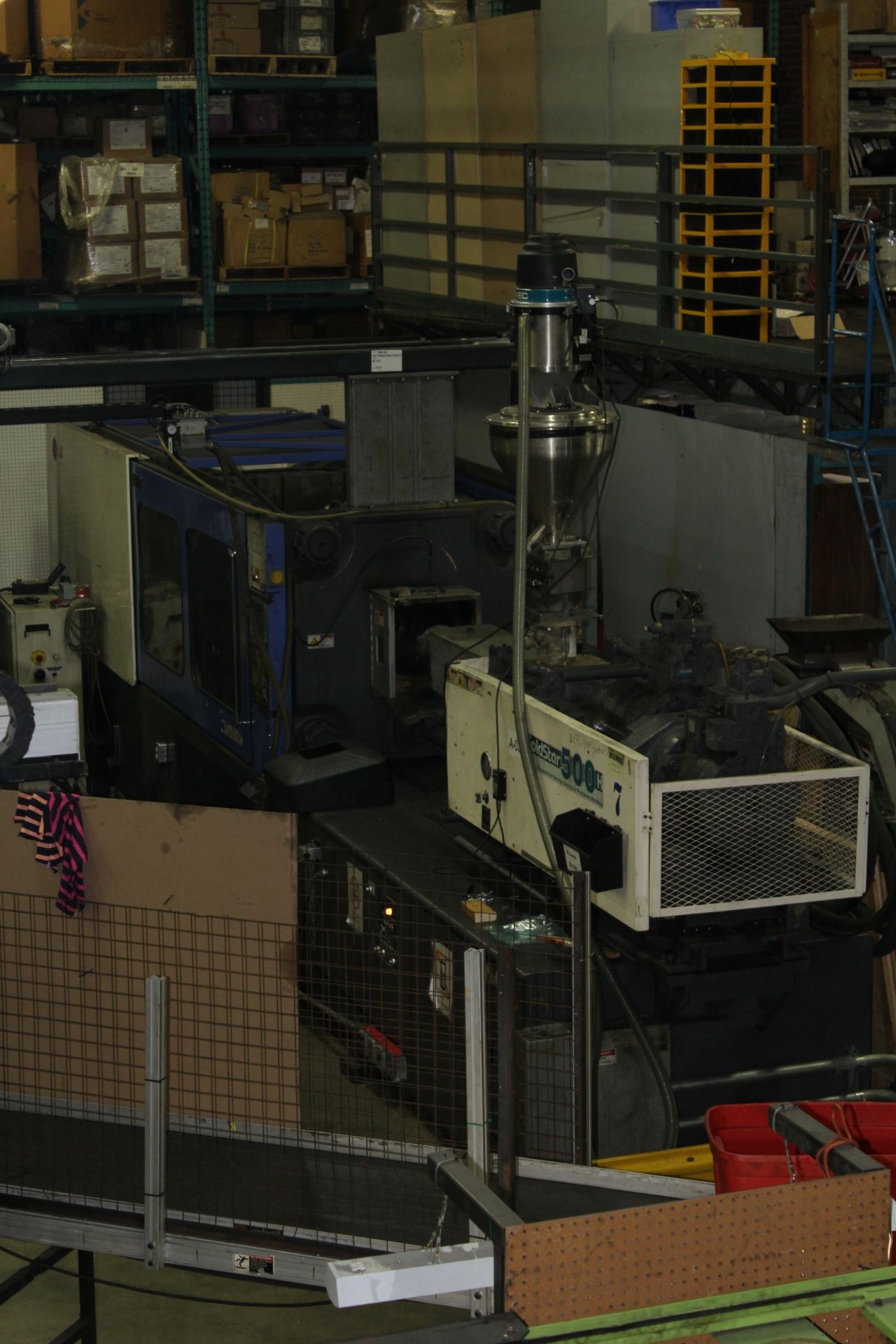 BRAND : LG GOLD STAR TYPE : 500T INJECTION MOULDING MACHINE MODEL NO ...