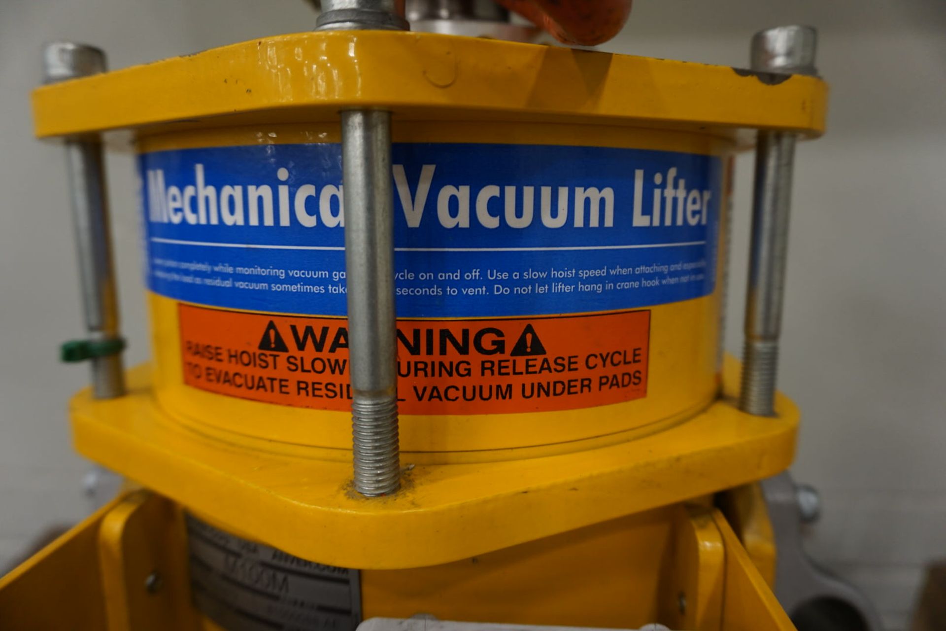 Anver Corp Mechanical Vacuum Lifter, Mdl: VLS-08 w/ Cart, 460 lb cap
