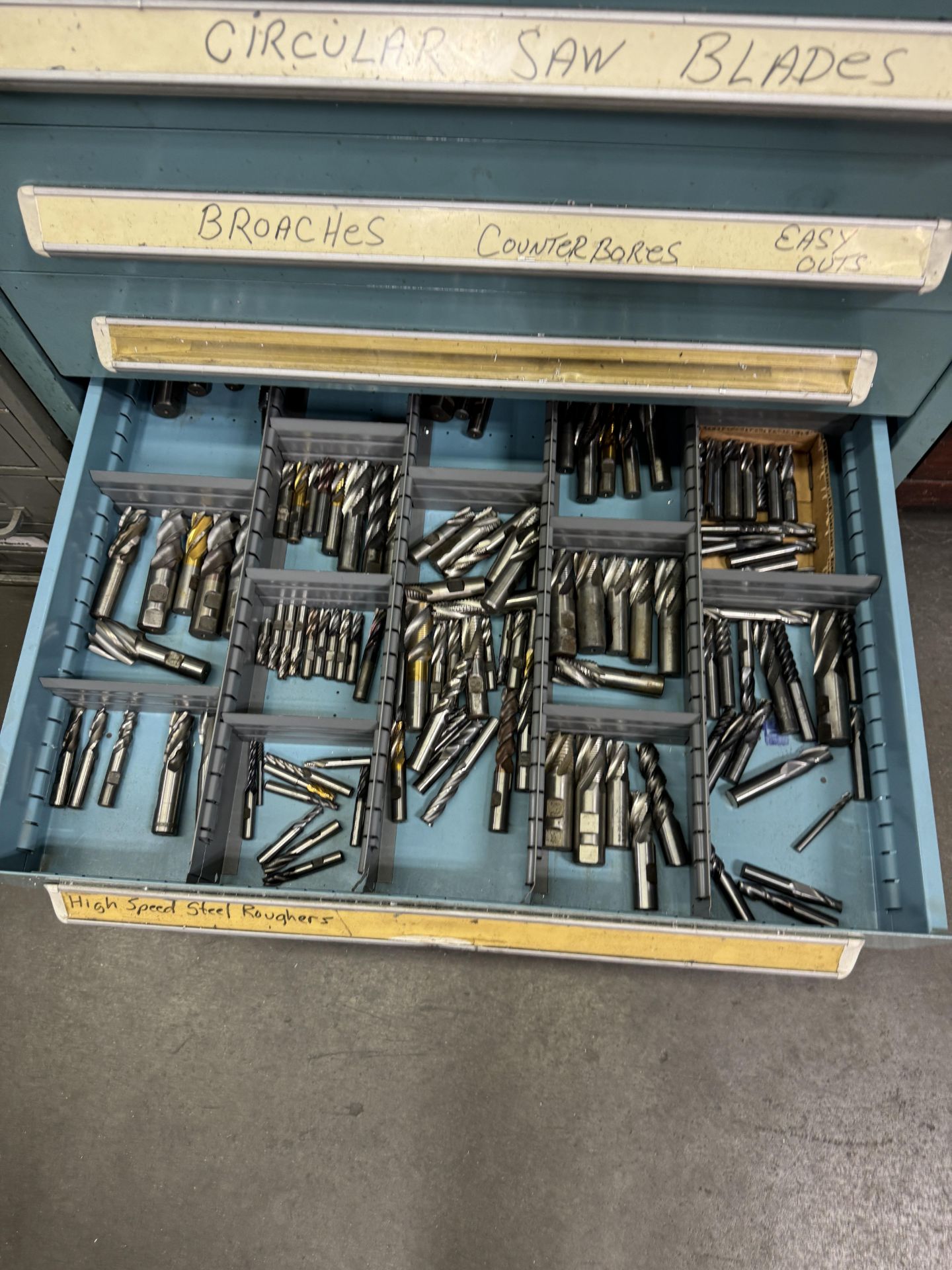 LOT Vidmar 13-Drawer Tool Cabinet w/ Round Cutters, Roll Taps, Cut Taps ...