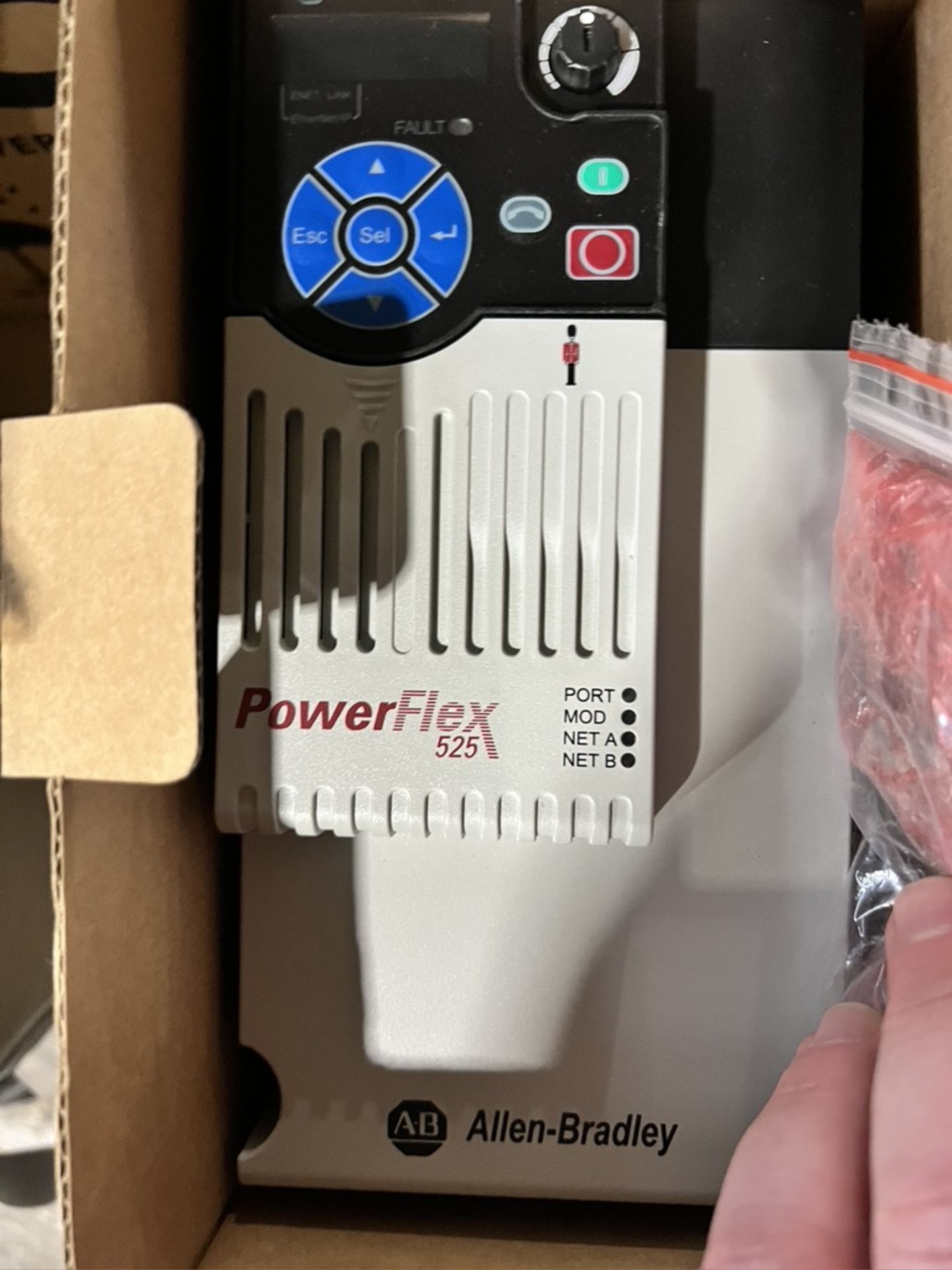 (2) ALLEN BRADLEY POWERFLEX 525 VFDS, 5 HP (SIMPLE LOADING FEE $110)