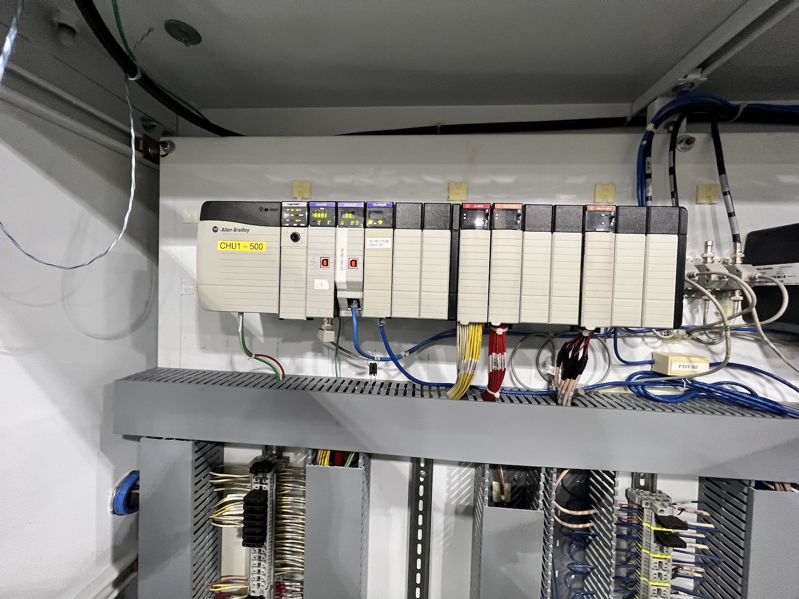 (2) ALLEN BRADLEY PLC RACKS, LOGIX 5563 AND CONTROLNET COAX, (2) ALLEN ...