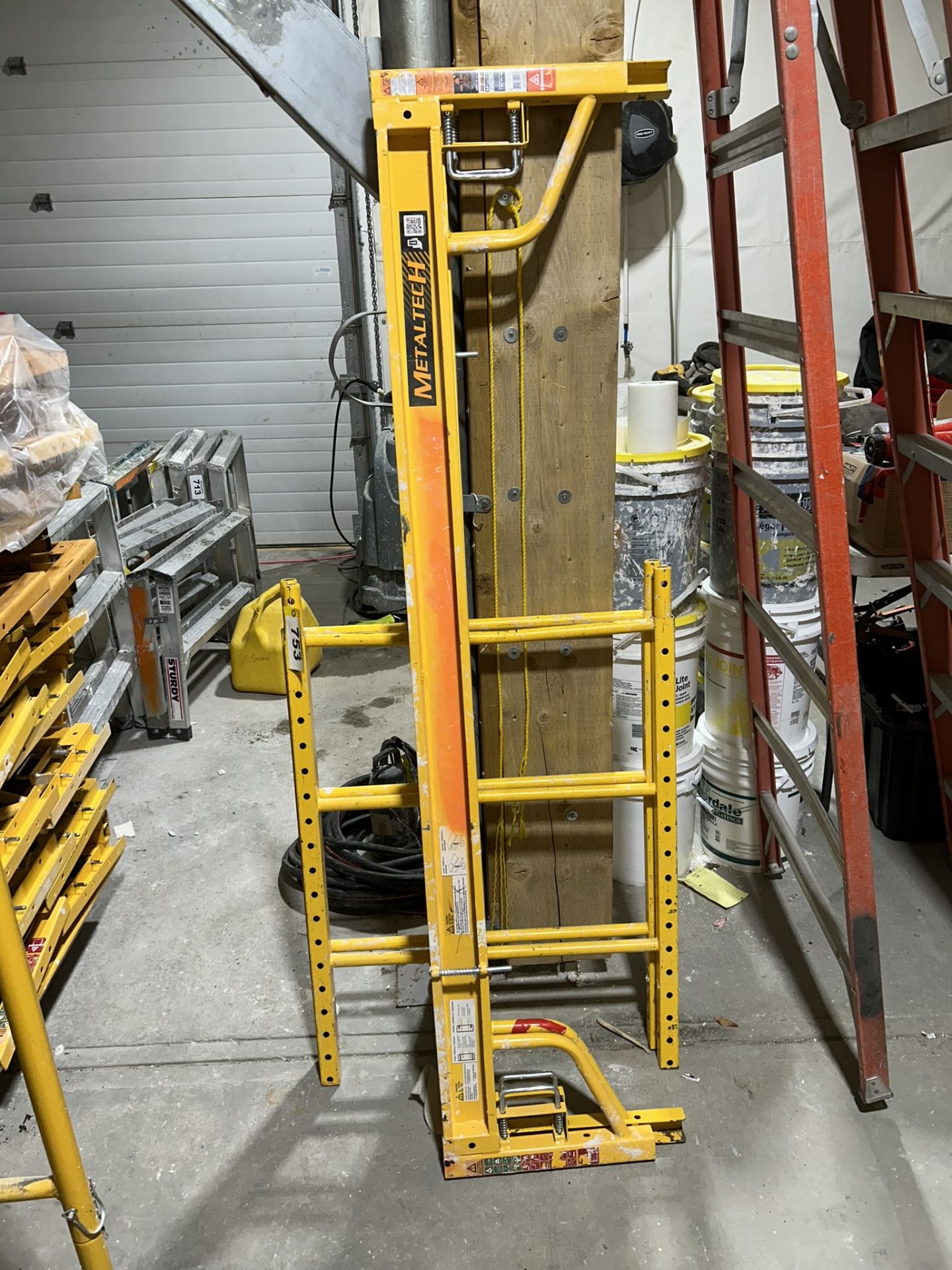 METALTECH 3 FT SCAFFOLD EXTENSIONS W/ HORIZONTAL BRACES
