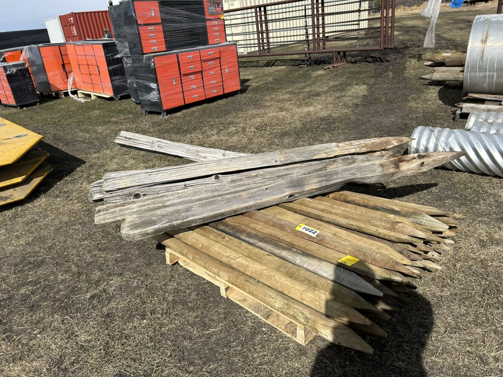 L/O - SPLIT POSTS, USED CEDAR POSTS