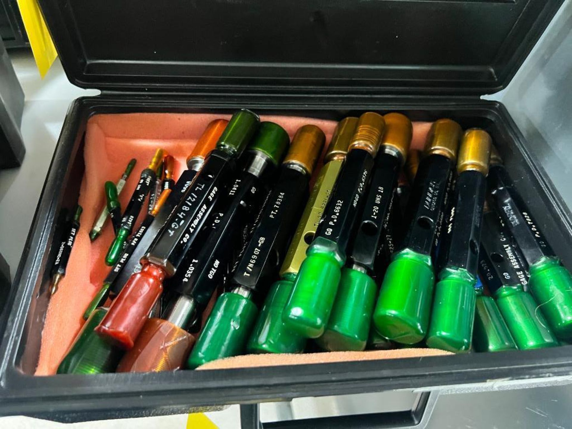 { Group of lots: 164, 165, 166, 167 } Case of Assorted Threaded Gages