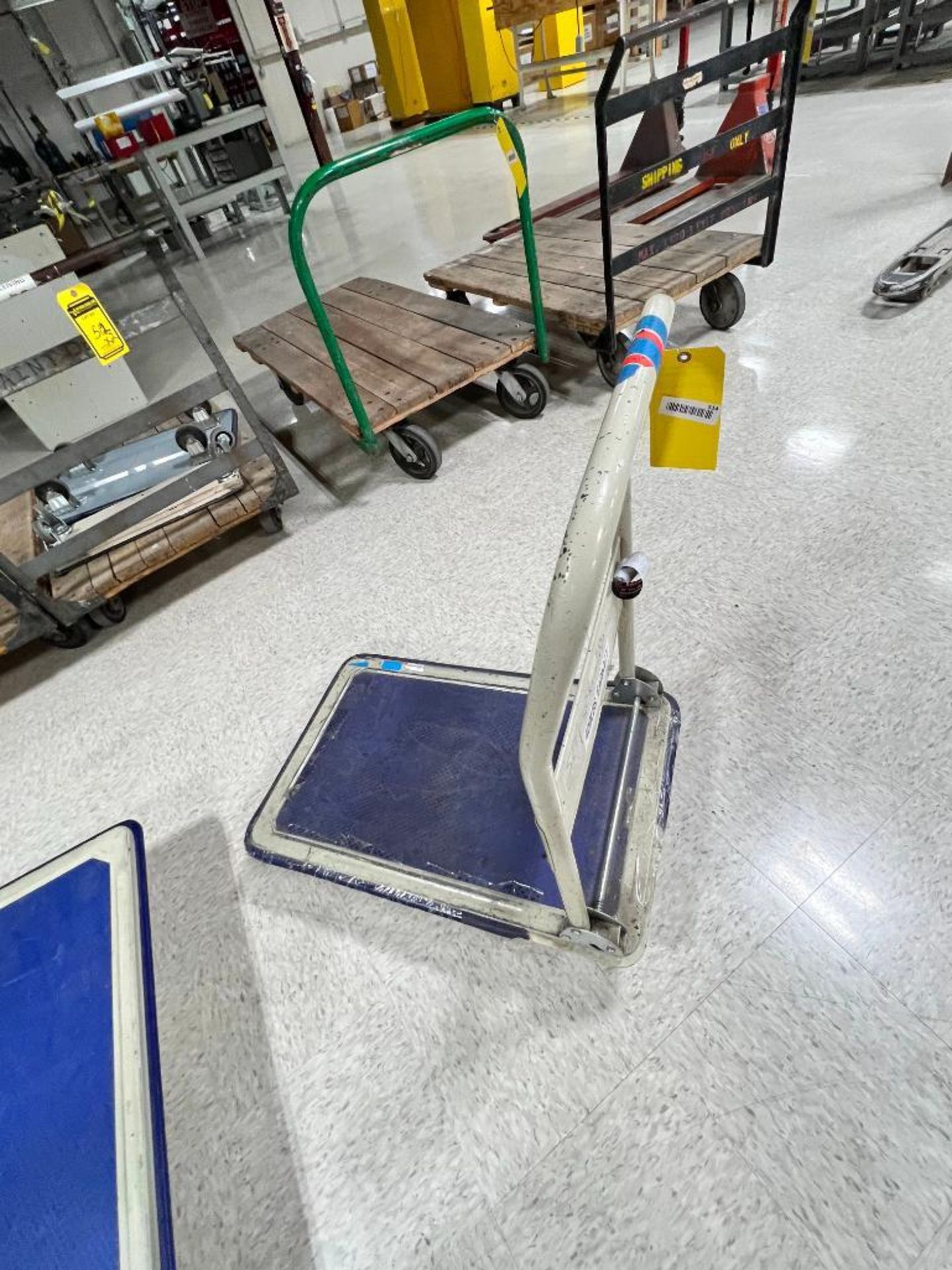 { Group of lots: 512, 513, 514, 515 } Wesco Platform Cart