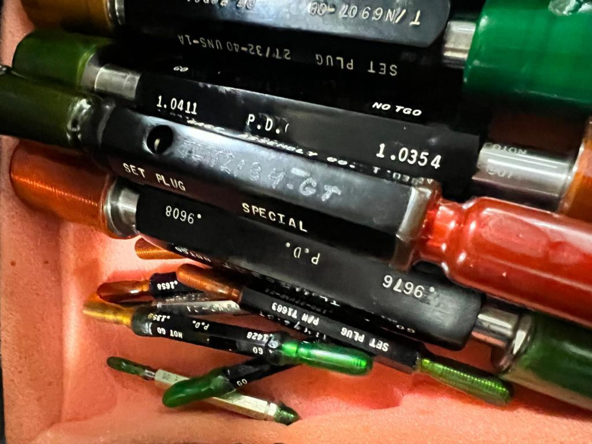 { Group of lots: 164, 165, 166, 167 } Case of Assorted Threaded Gages