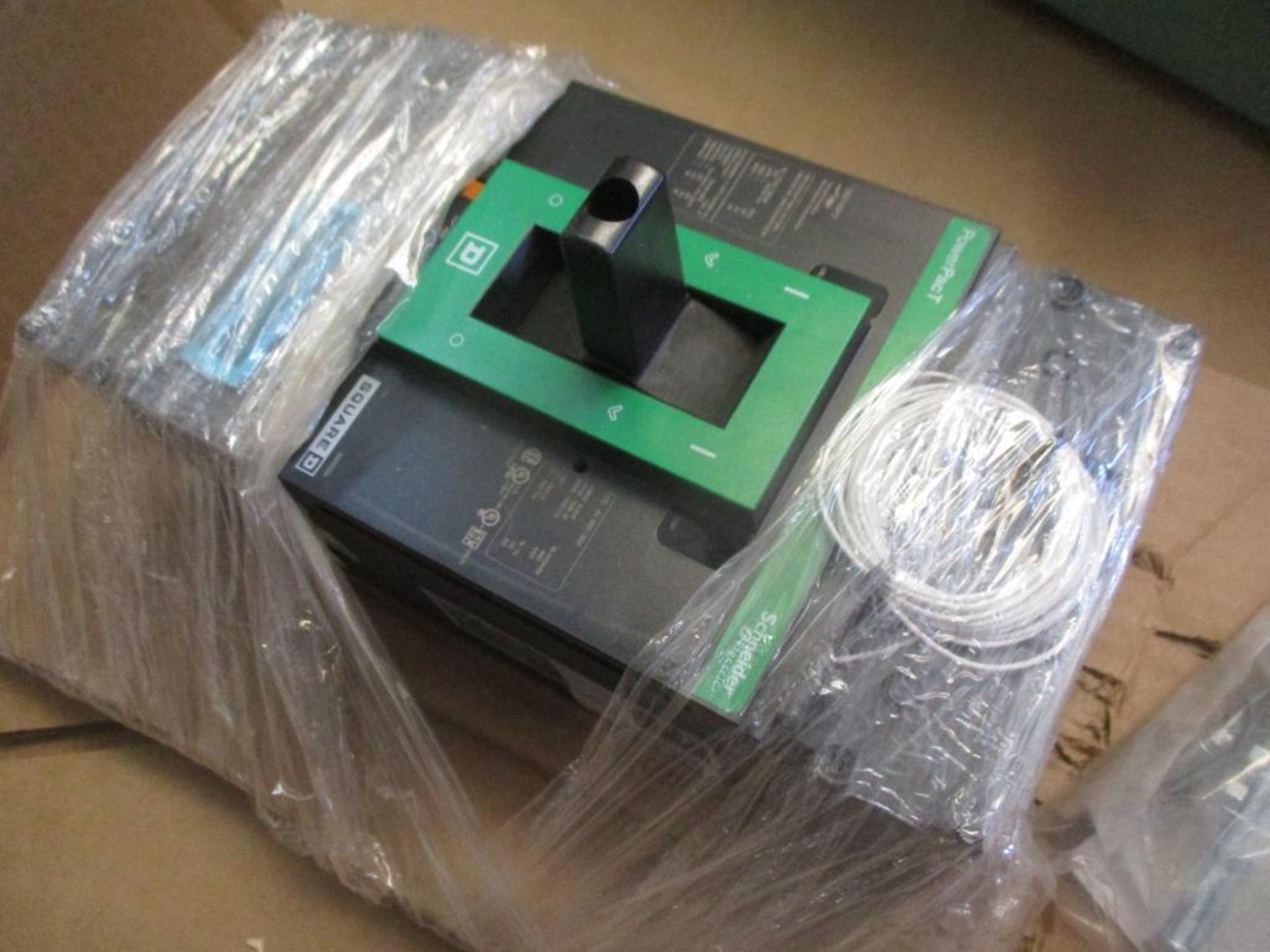 Square D 400 AMP Circuit Breaker, 556149P2, 3P, 400A, 600VAC, PowerPacT ...