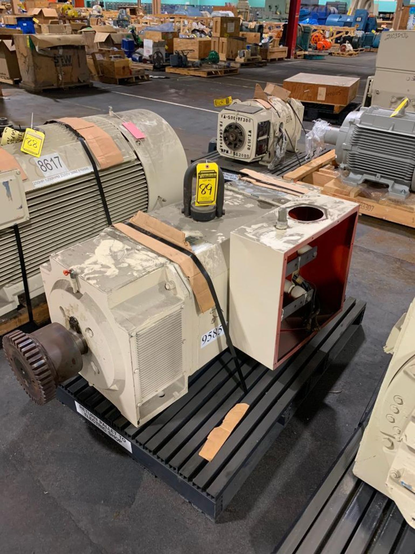 Reliance Electric 250-HP Electric Motor, 1150/2000 RPM, 500 V, 3 Phase ...