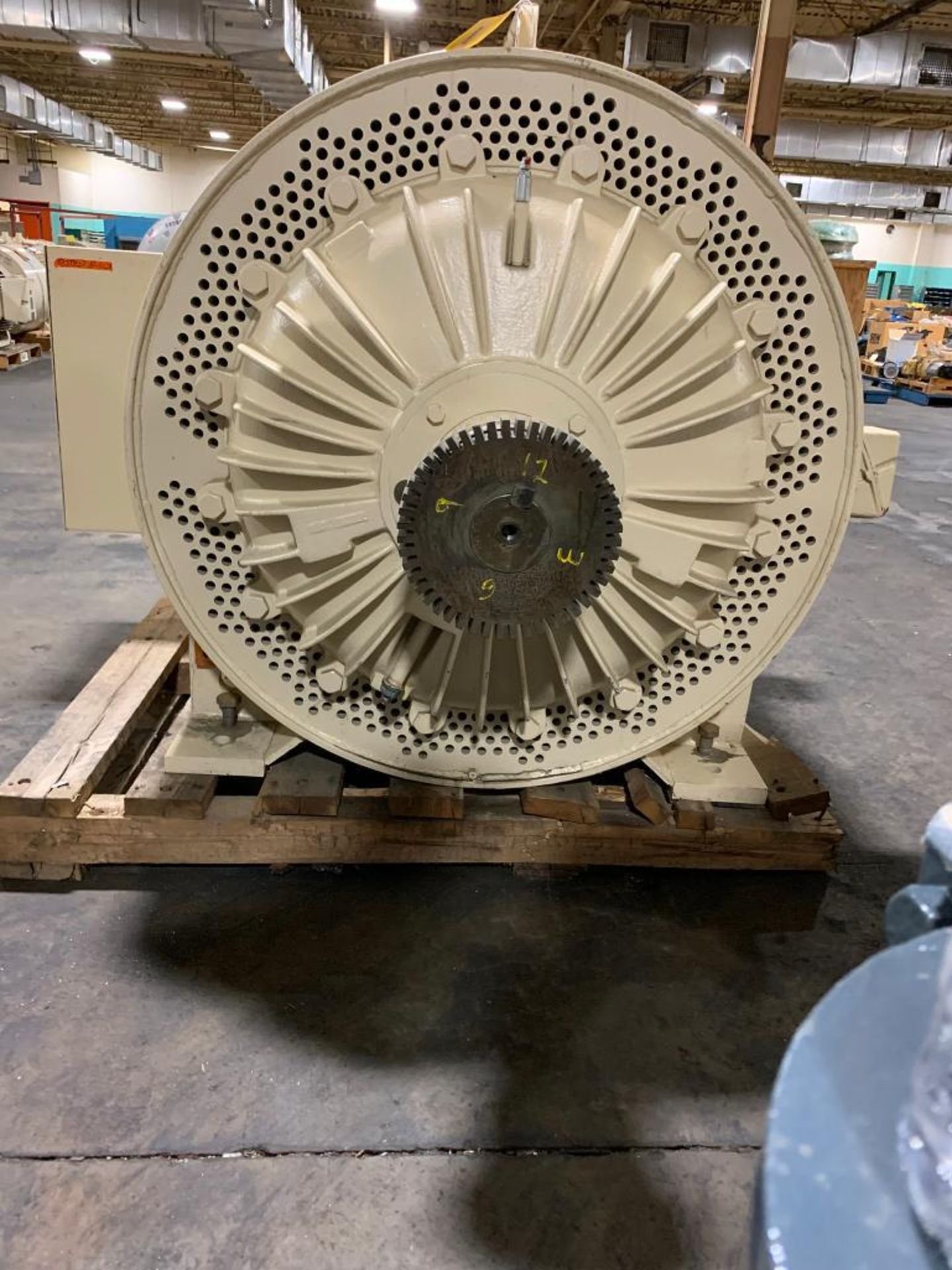 Siemens 800-HP Induction Motor, 892 RPM, 460 V, 3 PH, FR: 30LLS8