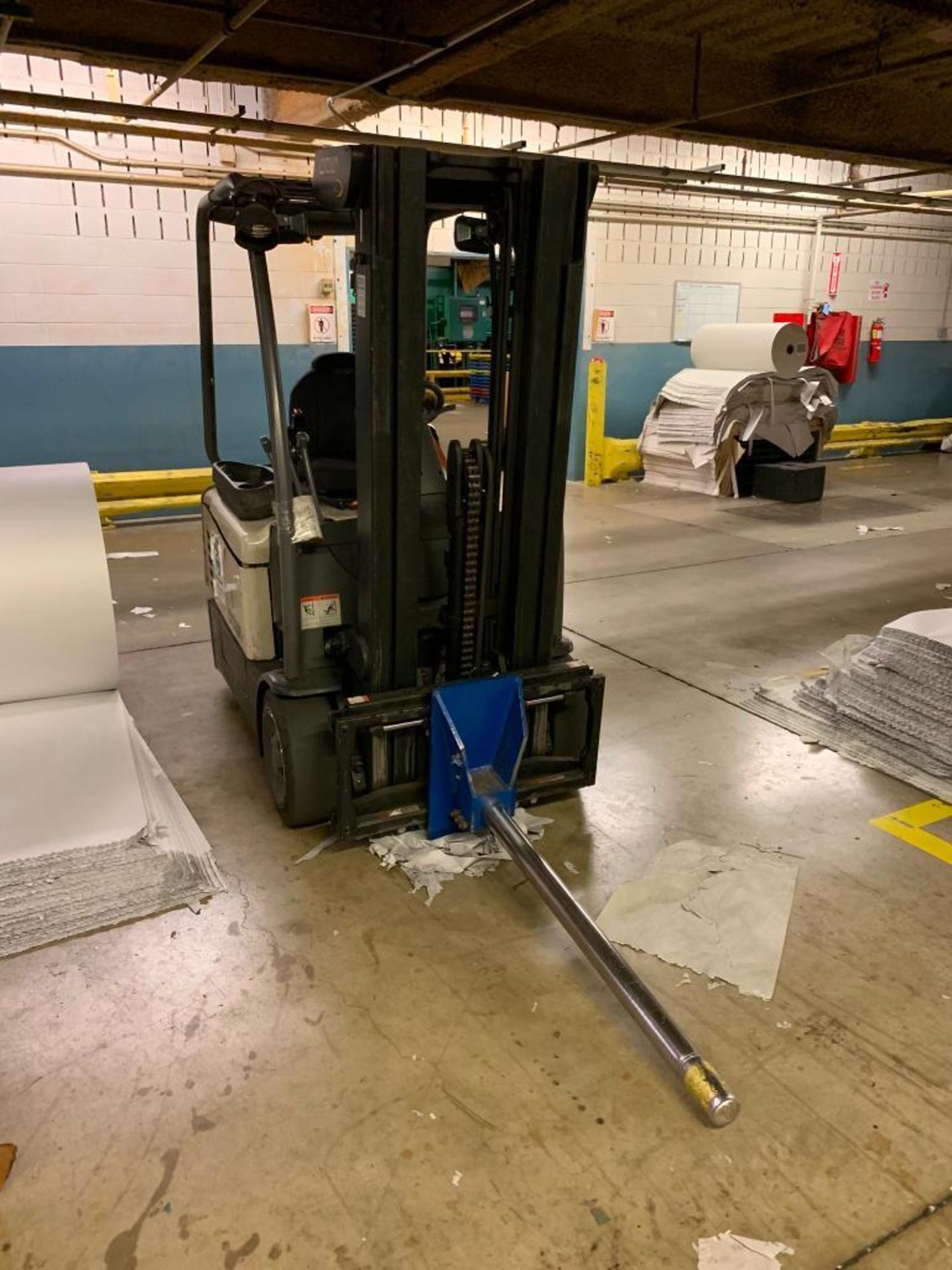 Crown 3,000 LB. Capacity 3-Wheel Electric Forklift, Model SC5225-30 ...