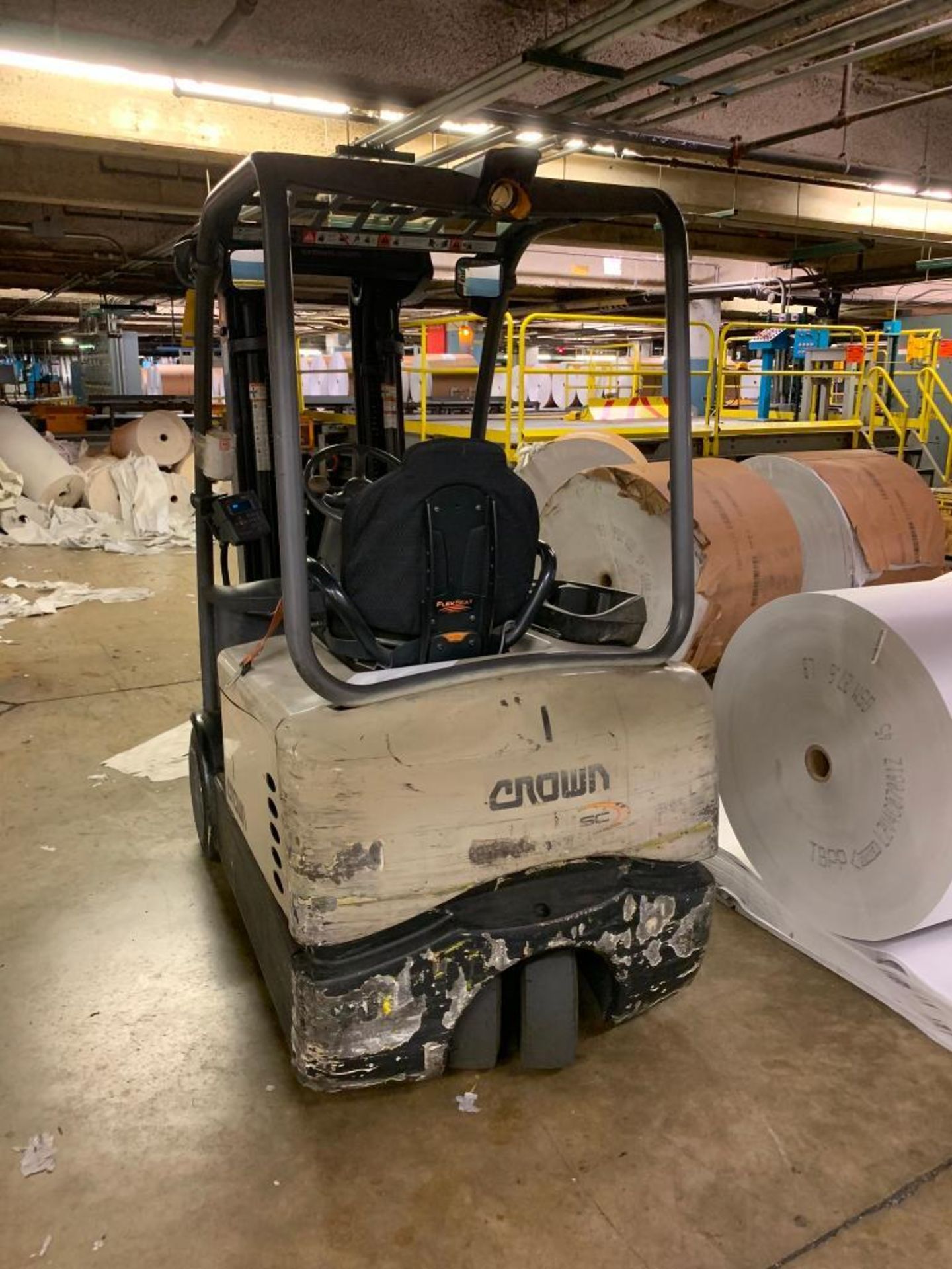 Crown 3,000 LB. Capacity 3-Wheel Electric Forklift, Model SC5225-30 ...