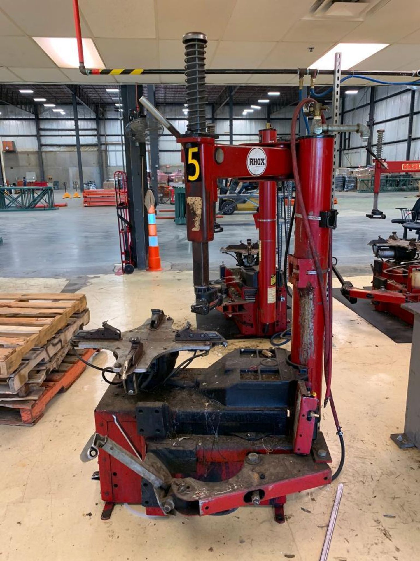 Coats Pneumatic Rim Clamp Tire Changer, Model 5060AX ($50 Loading fee ...