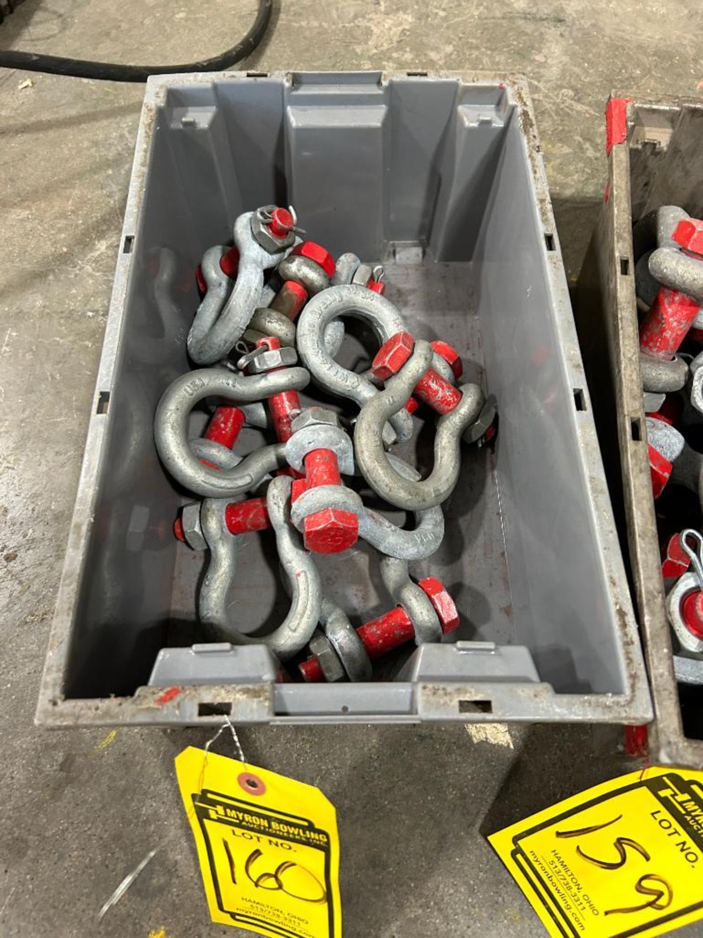 { Choice of lots: 159, 160 } Box of Crosby Shackles, 4.75 WLL