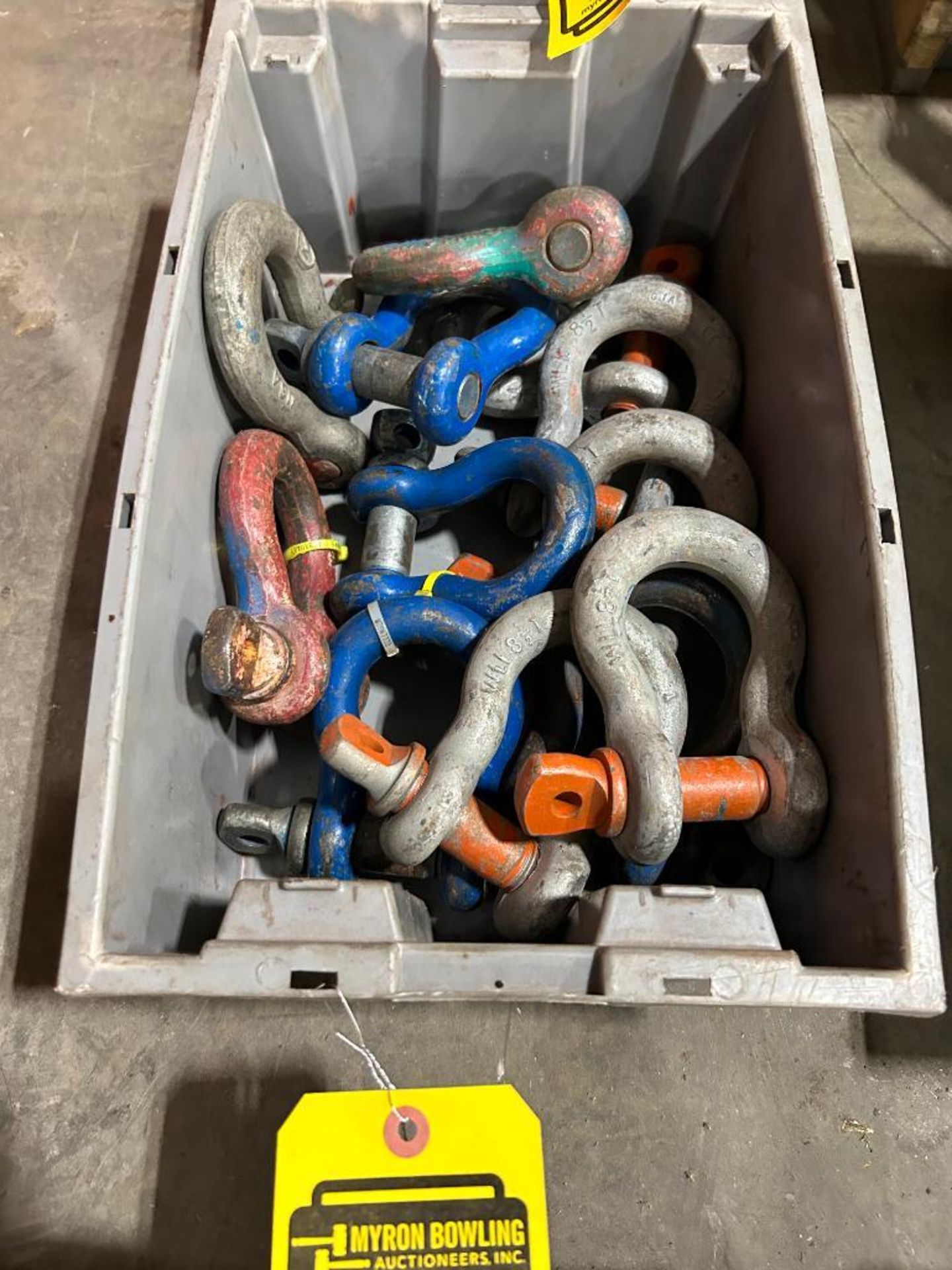 { Choice of lots: 143, 148 } Box of Crosby Shackles, 6.5T & 8.5T WLL