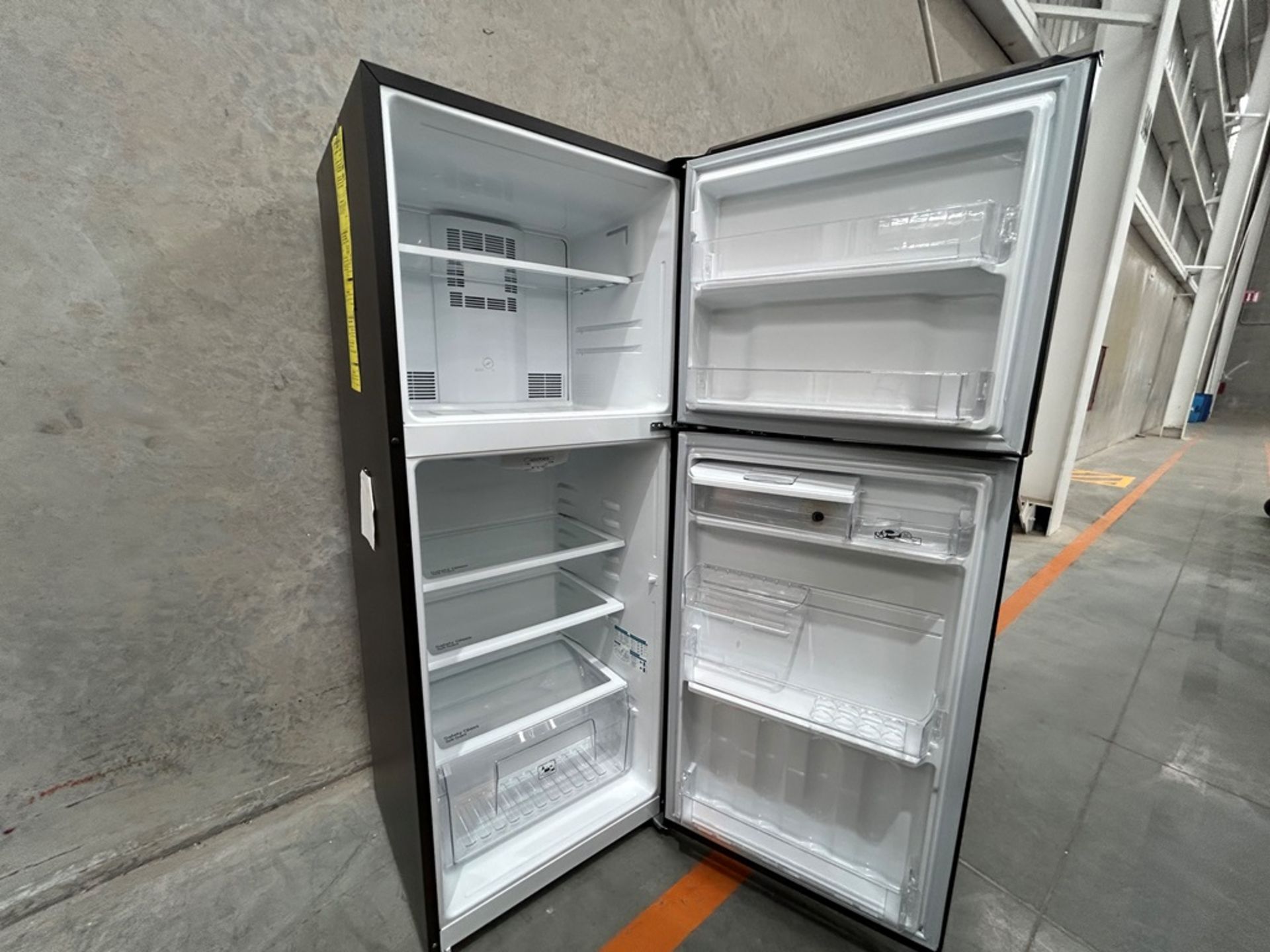 Lote de 2 refrigeradores contiene: 1 refrigerador con dispensador de ...