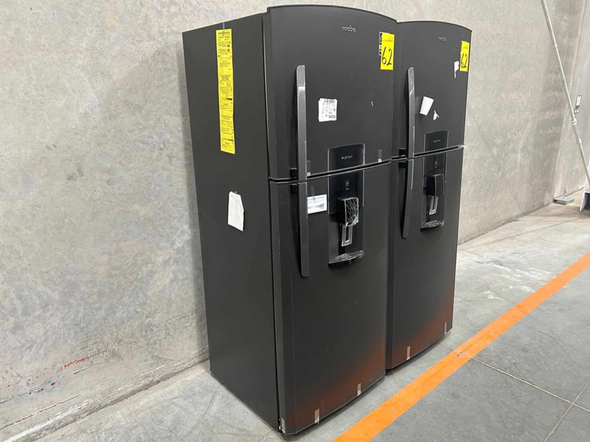 Lote de 2 refrigeradores contiene: 1 refrigerador con dispensador de ...