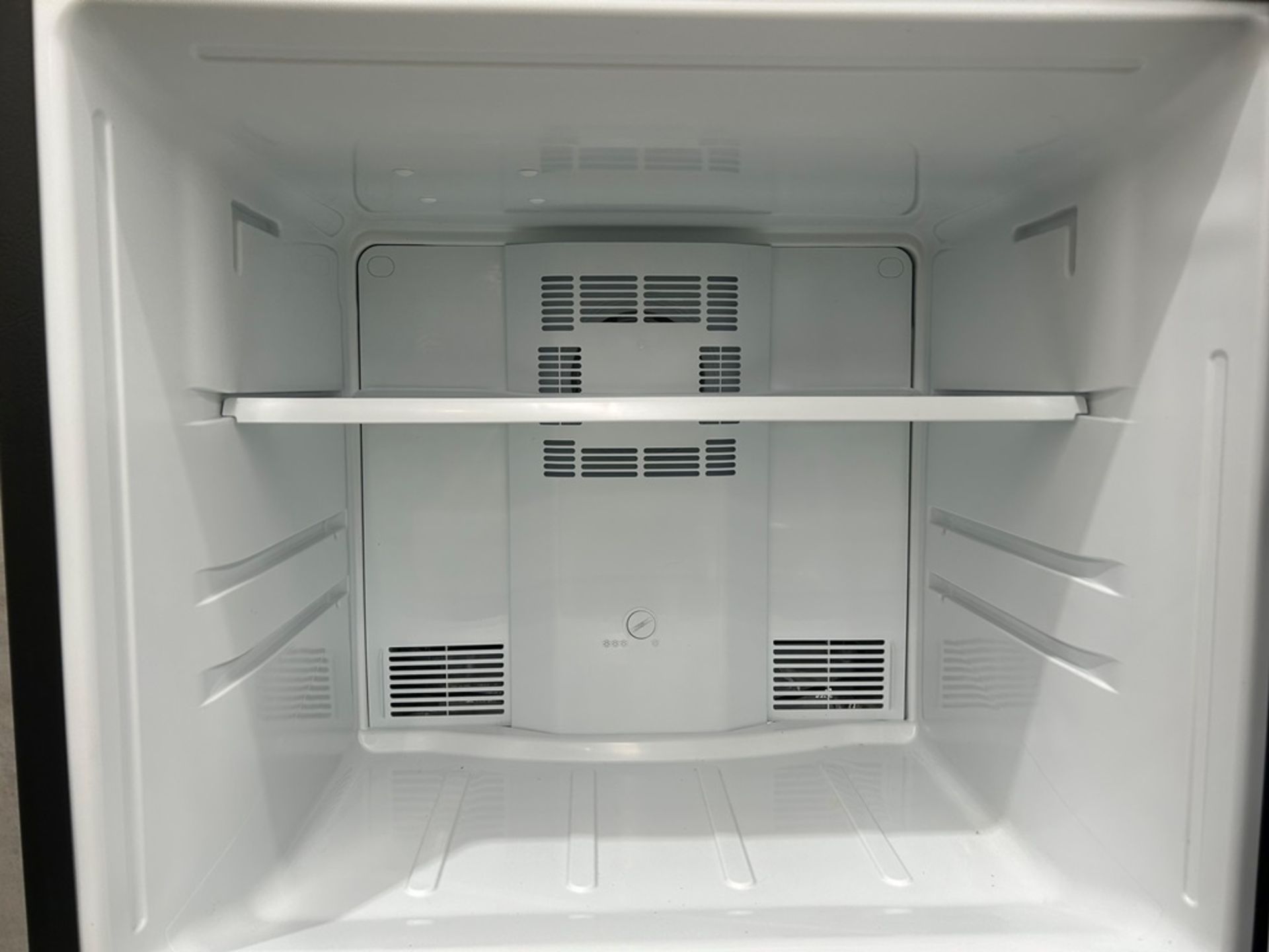 Lote de 2 refrigeradores contiene: 1 refrigerador con dispensador de ...