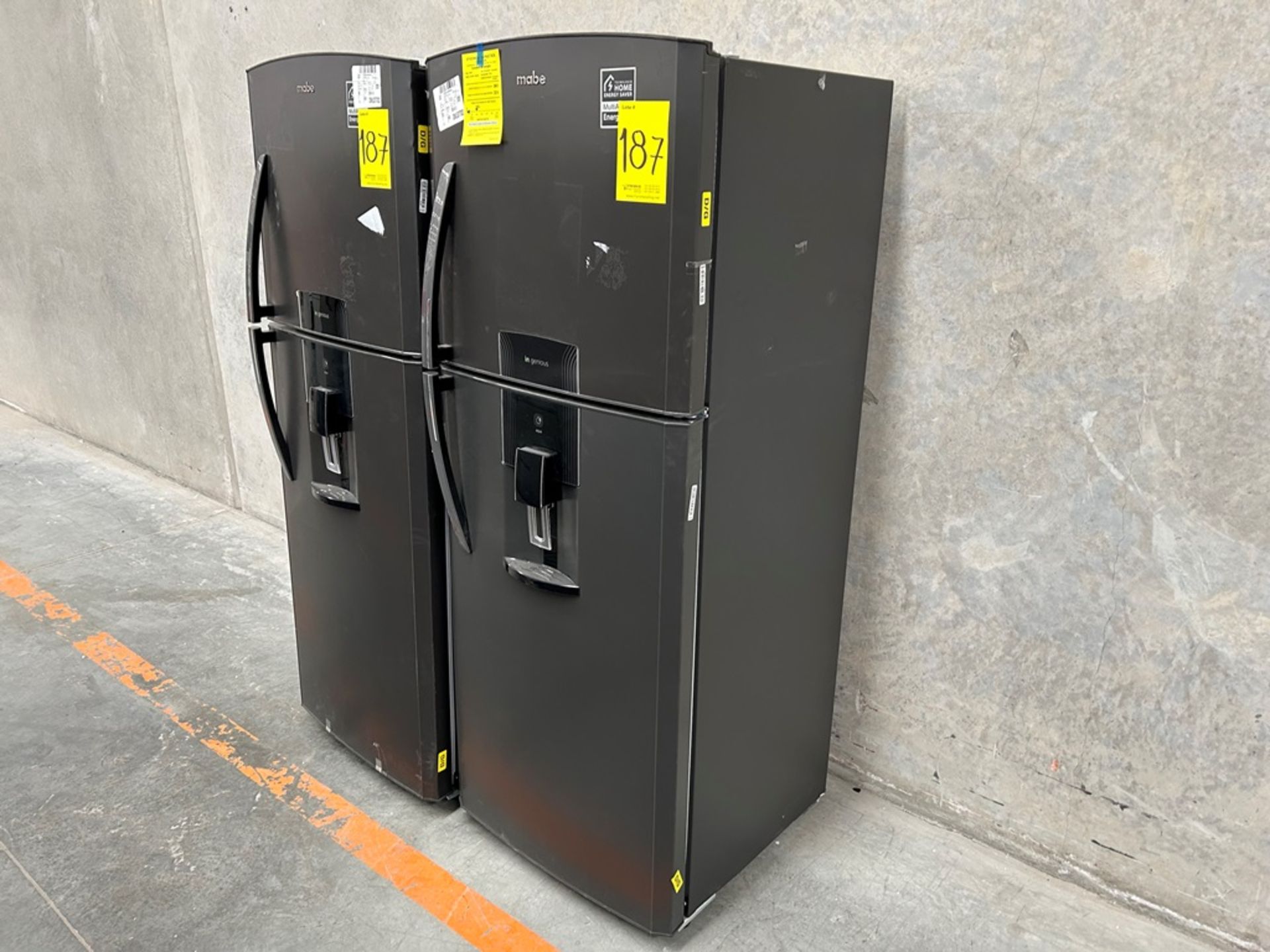 Lote de 2 refrigeradores contiene: 1 refrigerador con dispensador de ...
