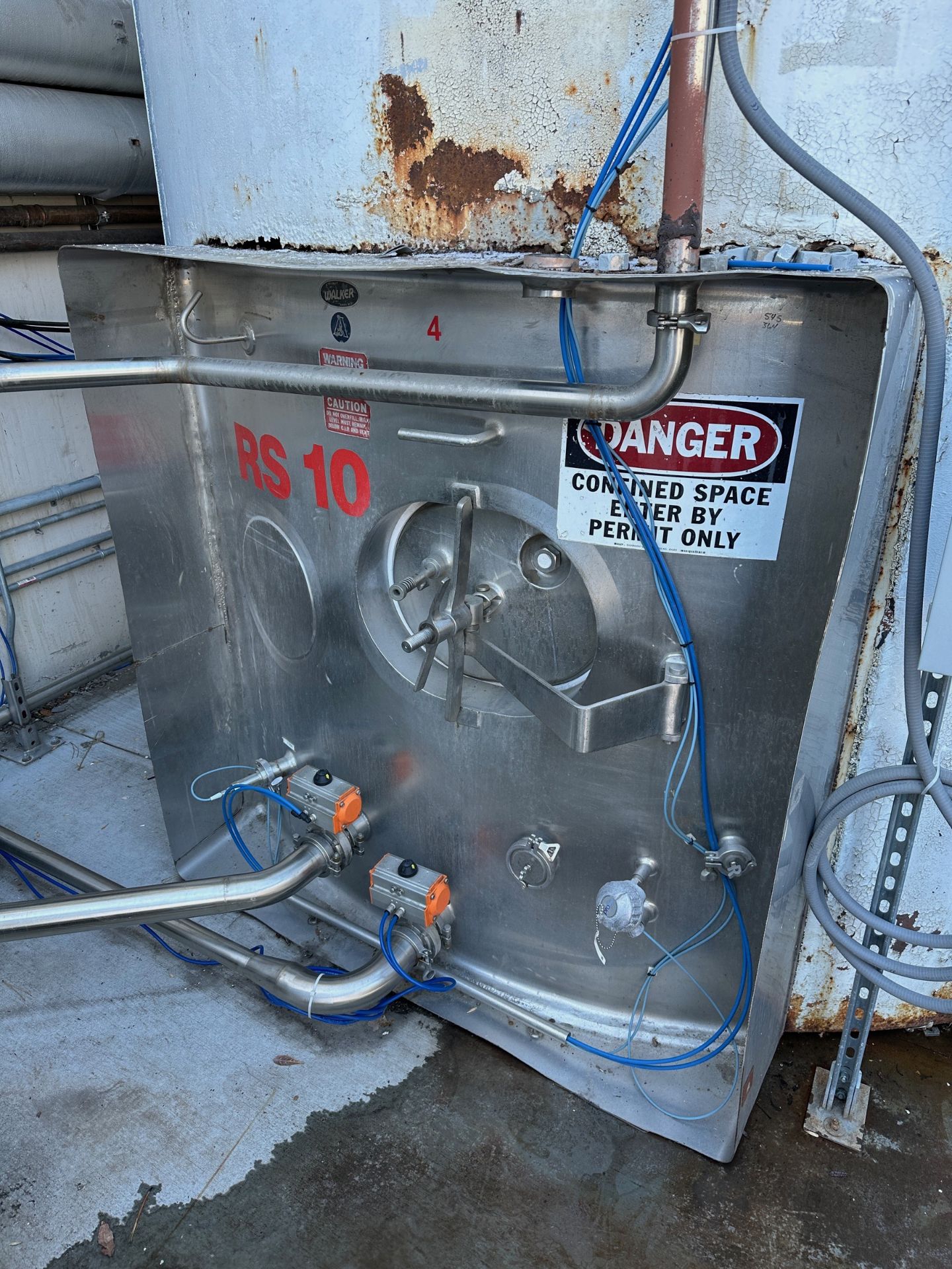 Walker 6000 Gallon Stainless Steel Flat Bottom Tank with Top Mounted ...