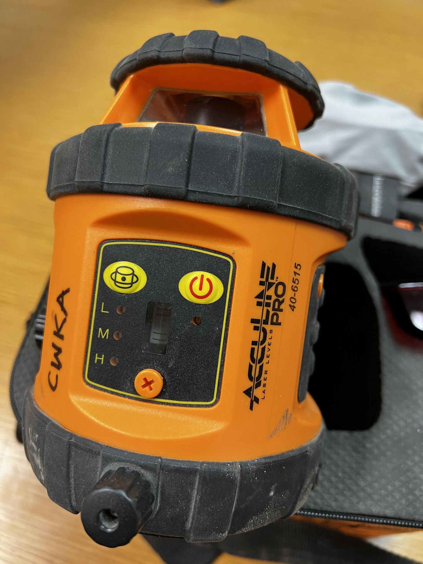 {LOT} Acculine Pro Laser Level w/Tripod