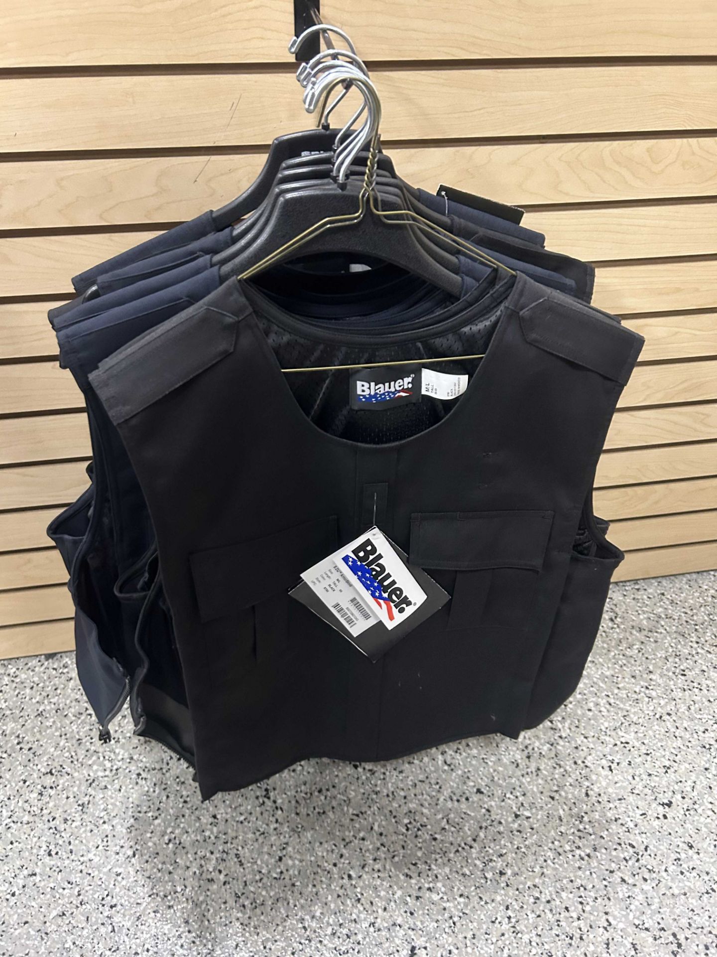 {LOT} (34) Blauer Asst. Vests Size XS-2XL (No Size XL) (Dark Navy and ...