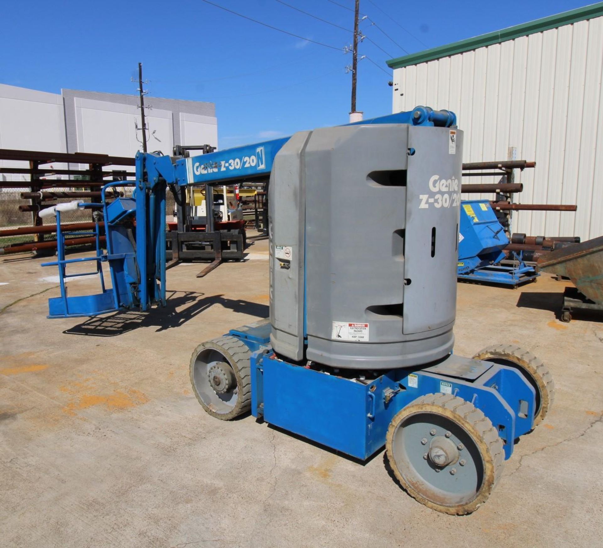 BOOM LIFT GENIE Z-30/20N MDL. Z-30N, new 1996, articulating boom lift ...