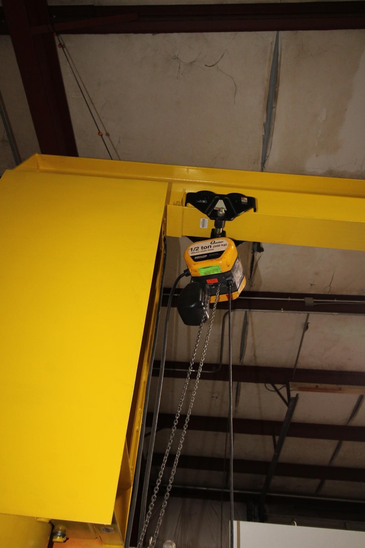 PEDESTAL CRANE, DAYTON MDL. 7HU68, 1 T. CAP., w/ Quantum 1/2 T ...