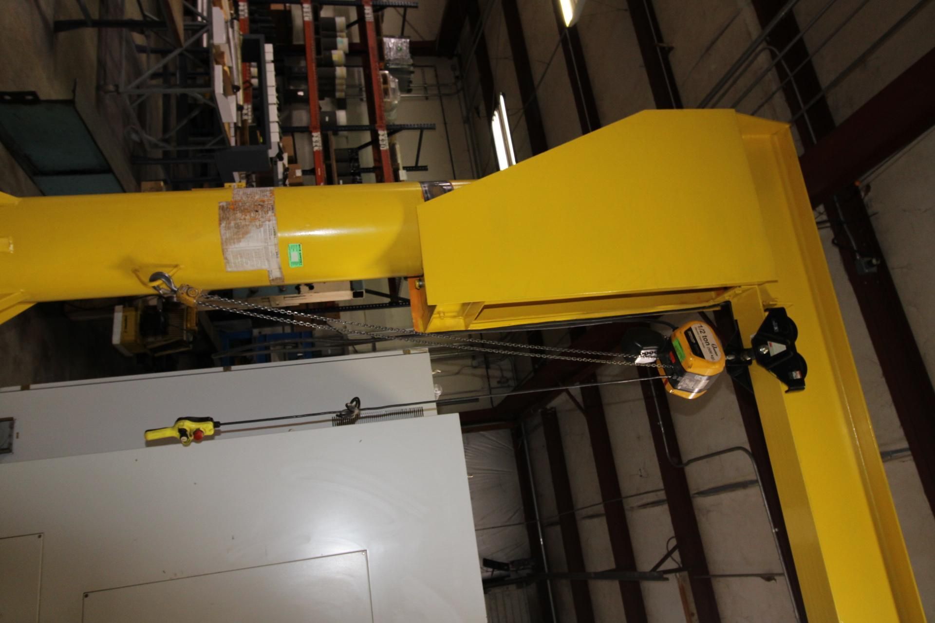 PEDESTAL CRANE, DAYTON MDL. 7HU68, 1 T. CAP., w/ Quantum 1/2 T ...