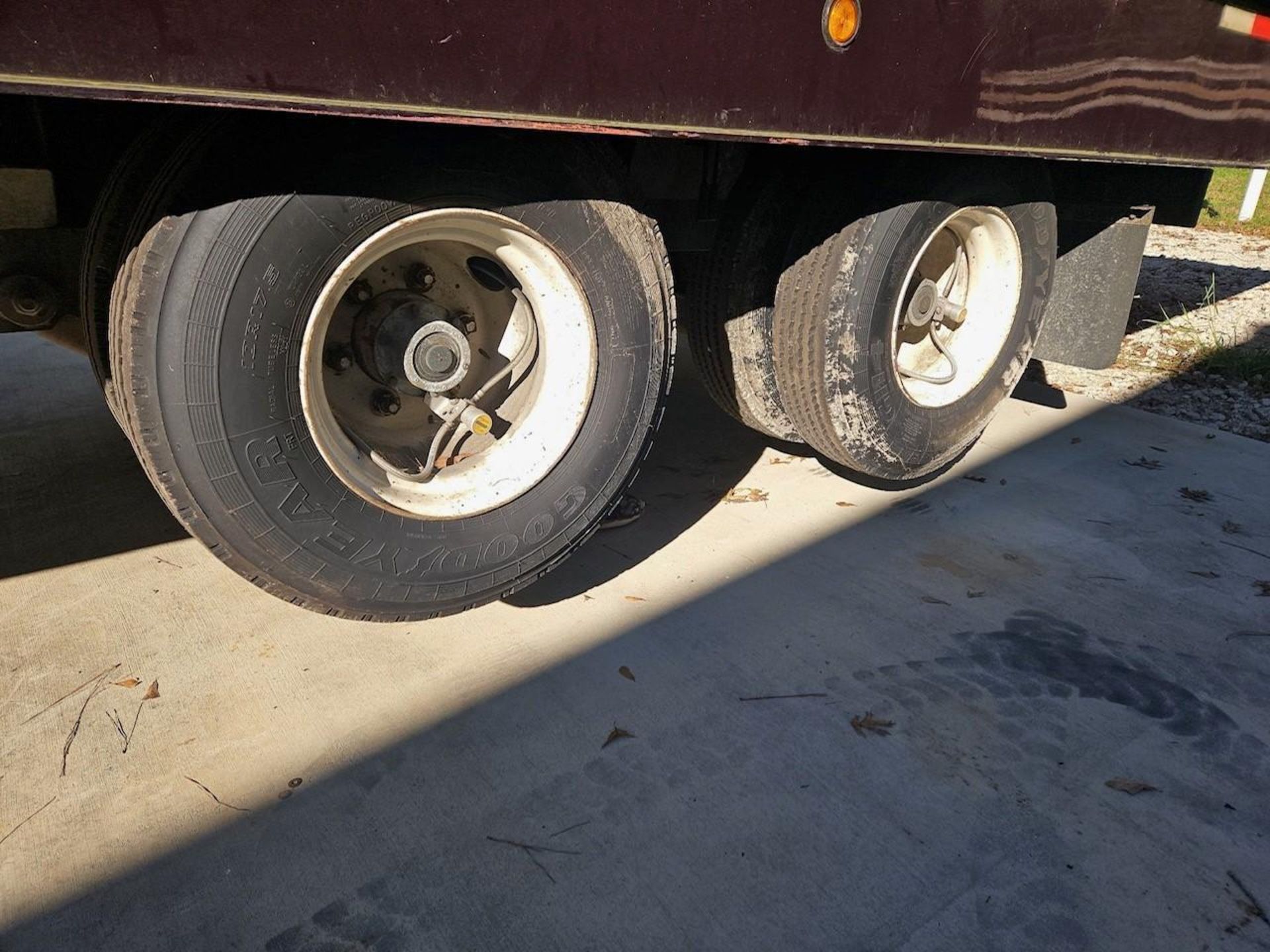 TRAVELING TAIL TRAILER, LANDOLL MDL. 317, 77,000 lb GWVR, 50' L, VIN ...