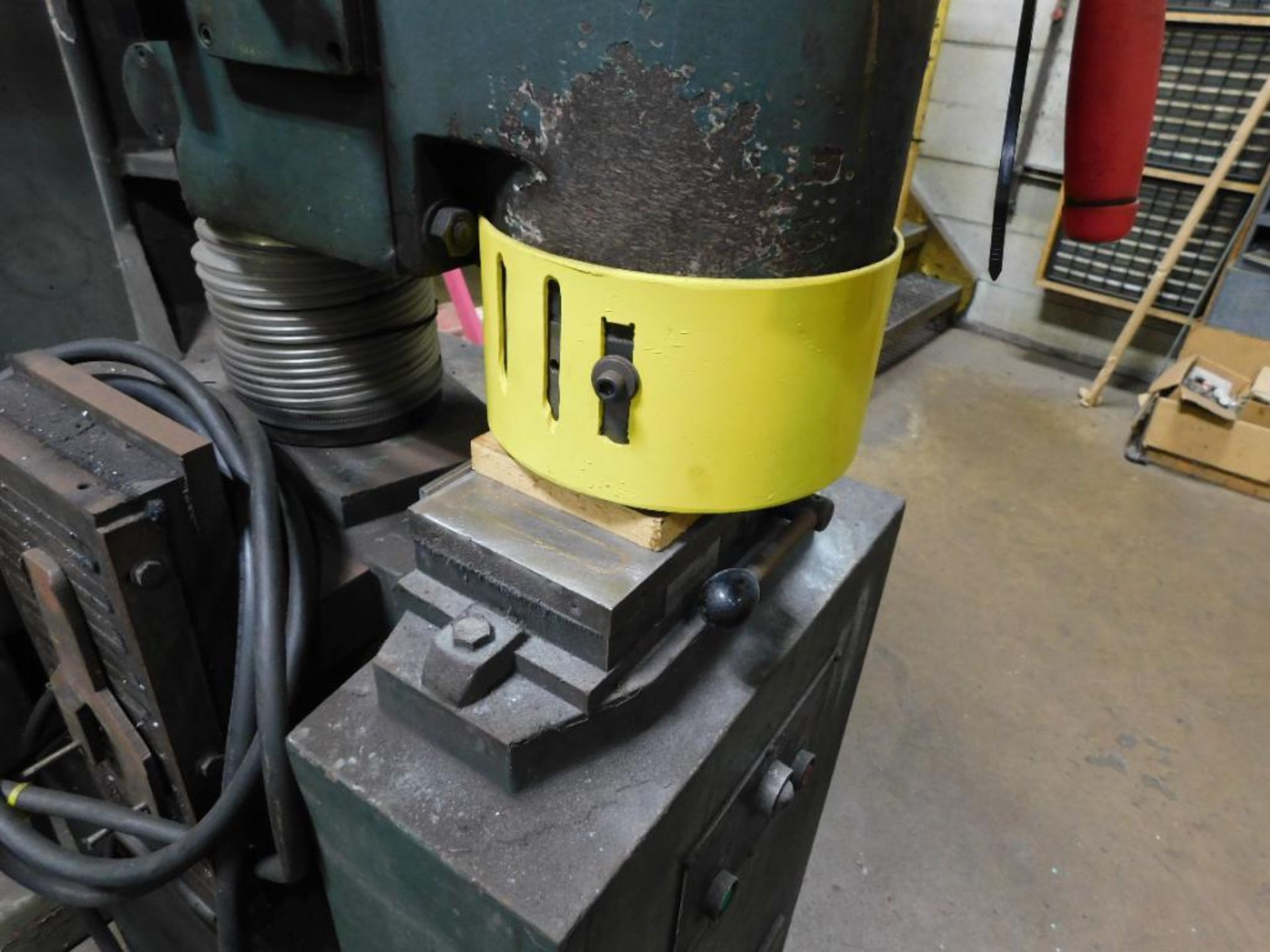 Bumen Manual Rotary Grinder w/5" x 10" & 8" x 16" Permanent Magnet Chucks