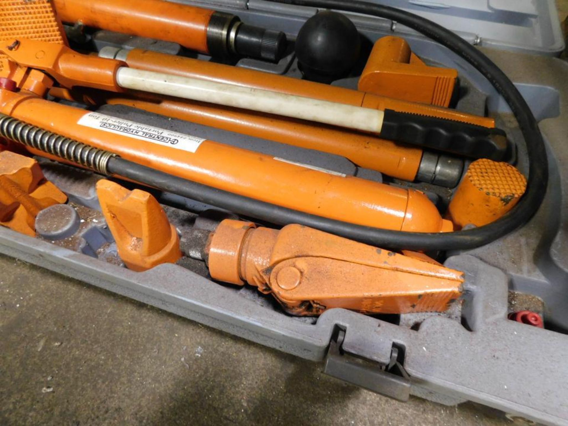 Central Hydraulics 10-Ton Portable Puller in Case
