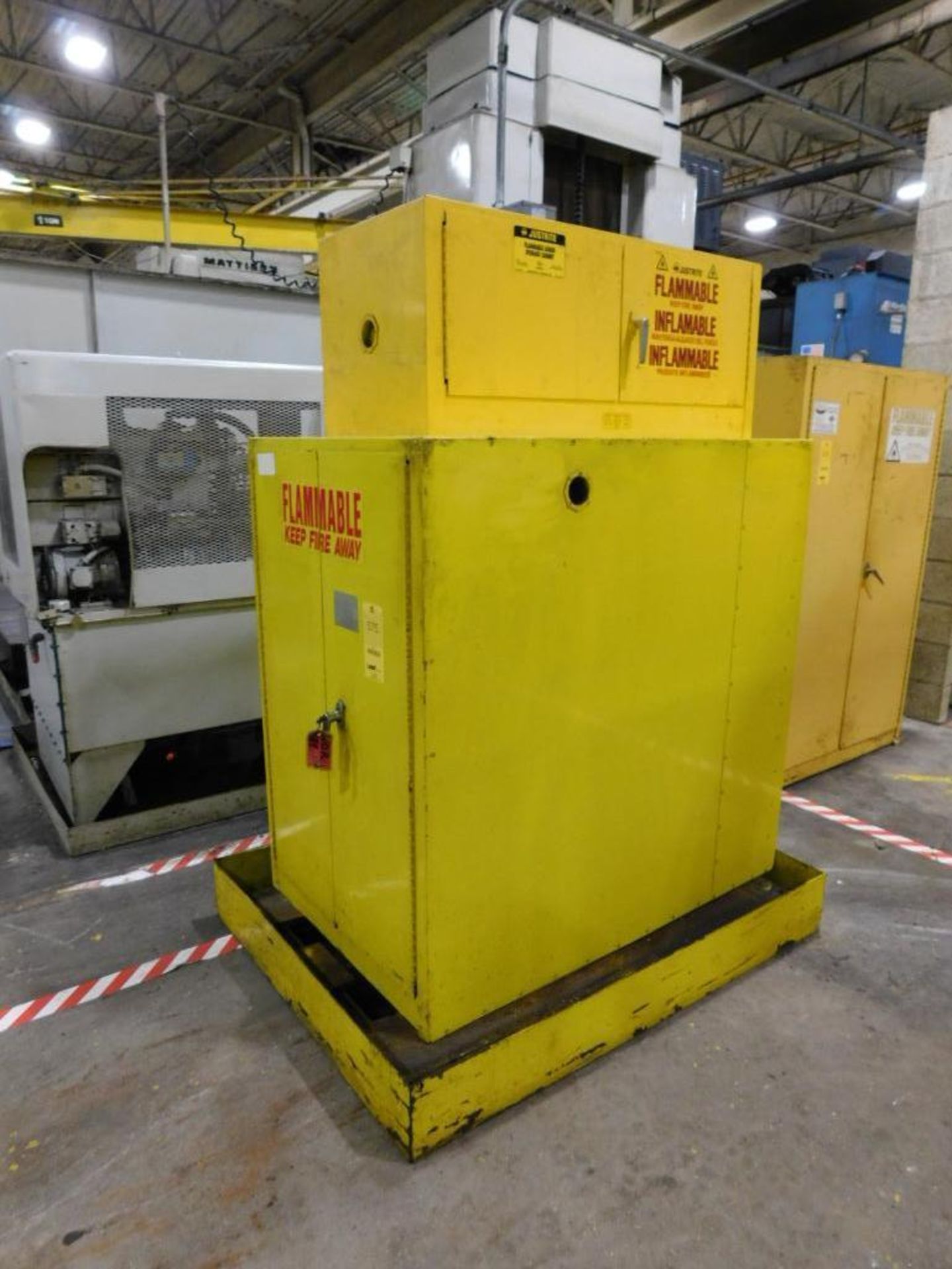 LOT: Flammable Storage Cabinet & Oil Containment, Justrite 12 Gallon ...