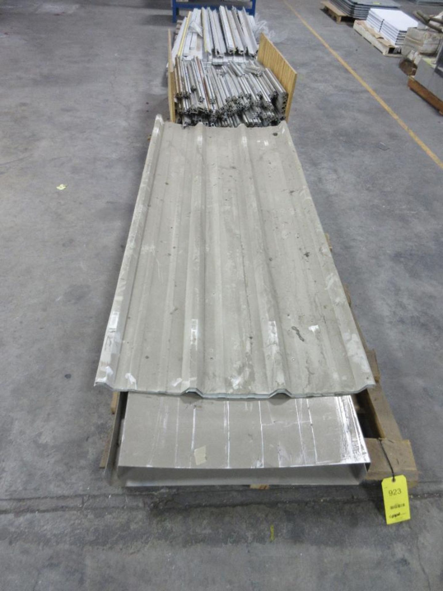 LOT: Aluminum & Metal Scrap on Pallets, Including Blue Metal Table