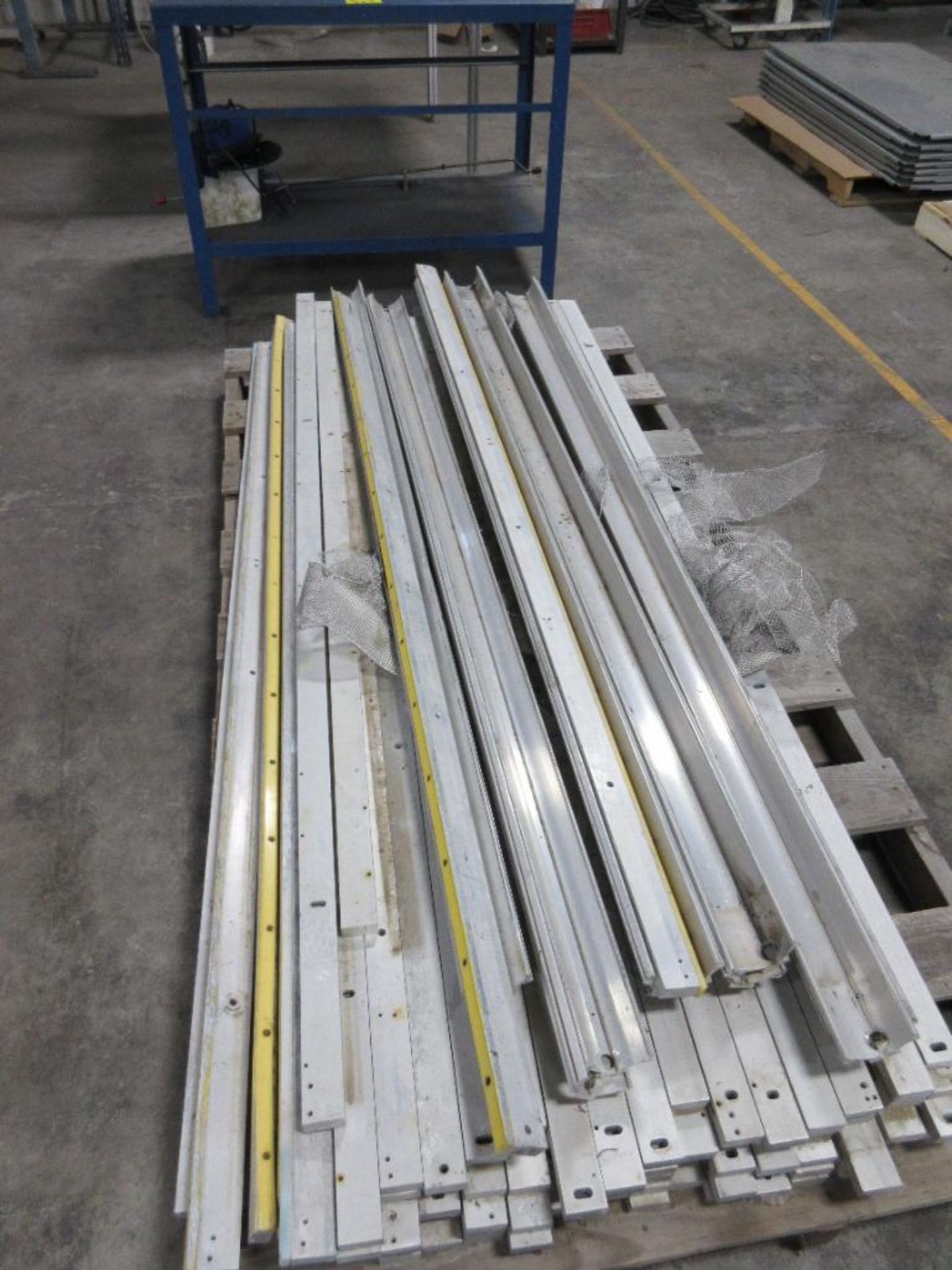 LOT: Aluminum & Metal Scrap on Pallets, Including Blue Metal Table