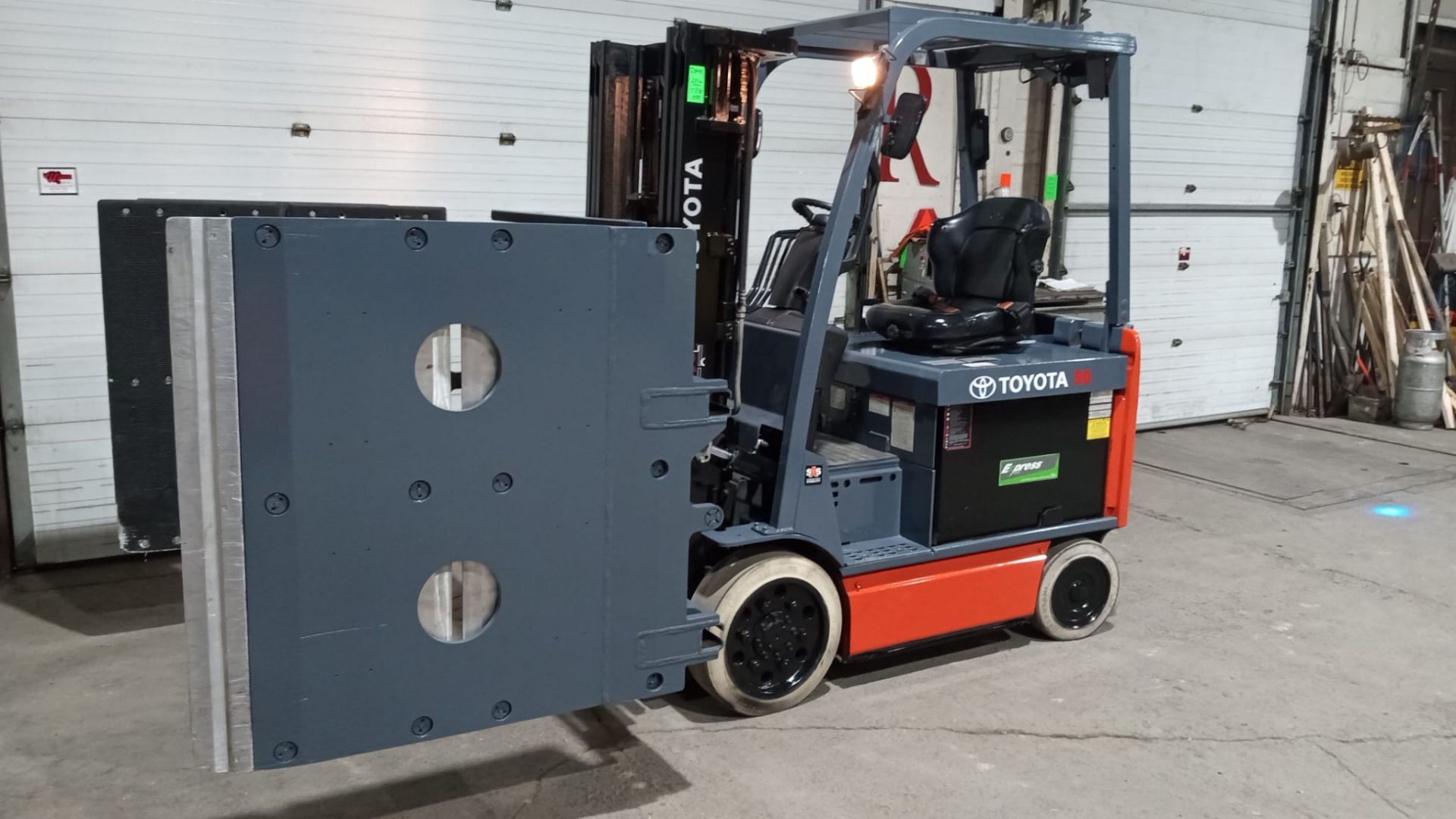 2016 Toyota 5,000lbs Capacity Electric Forklift 48V with LORON CLAMP ...