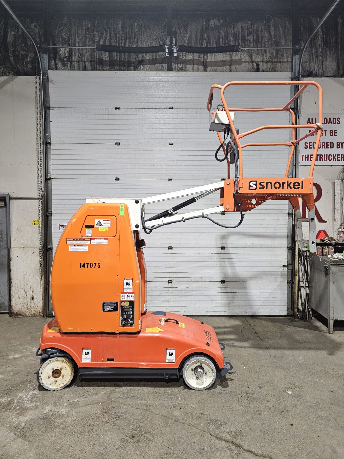 2019 Snorkel Model MB20J Mast Boom Lift Unit ManLift with 26' Working Height 24V Indoor Non-Marki